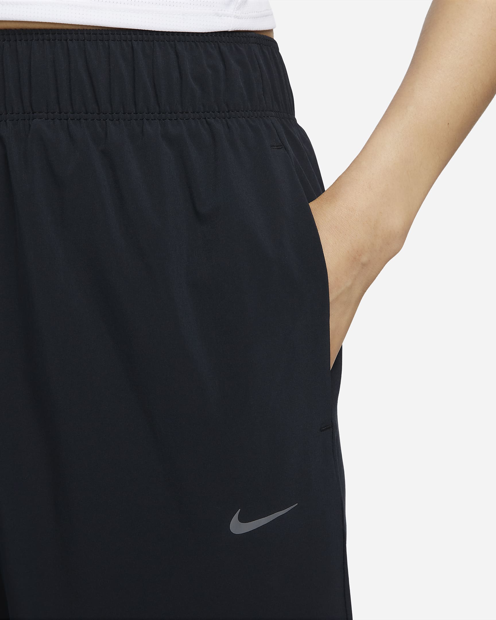 เลกกิ้งเอวปานกลางผู้หญิงซัพพอร์ตแบบมั่นคงพร้อมกระเป๋า Nike Dri-FIT Go ...