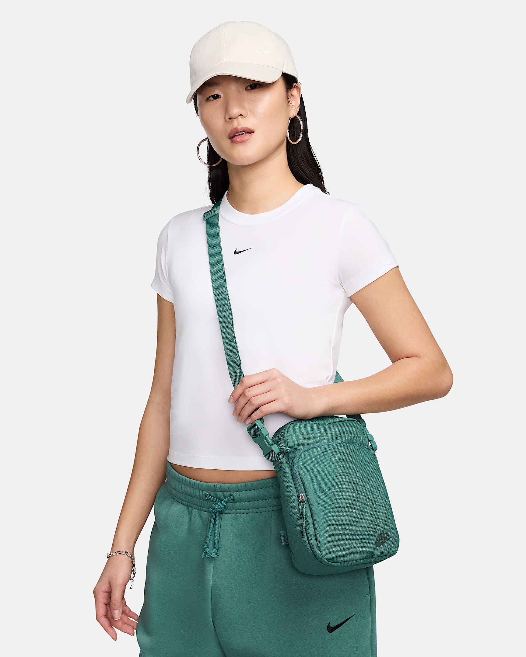 Nike Heritage Crossbody Bag (4L). Nike.com