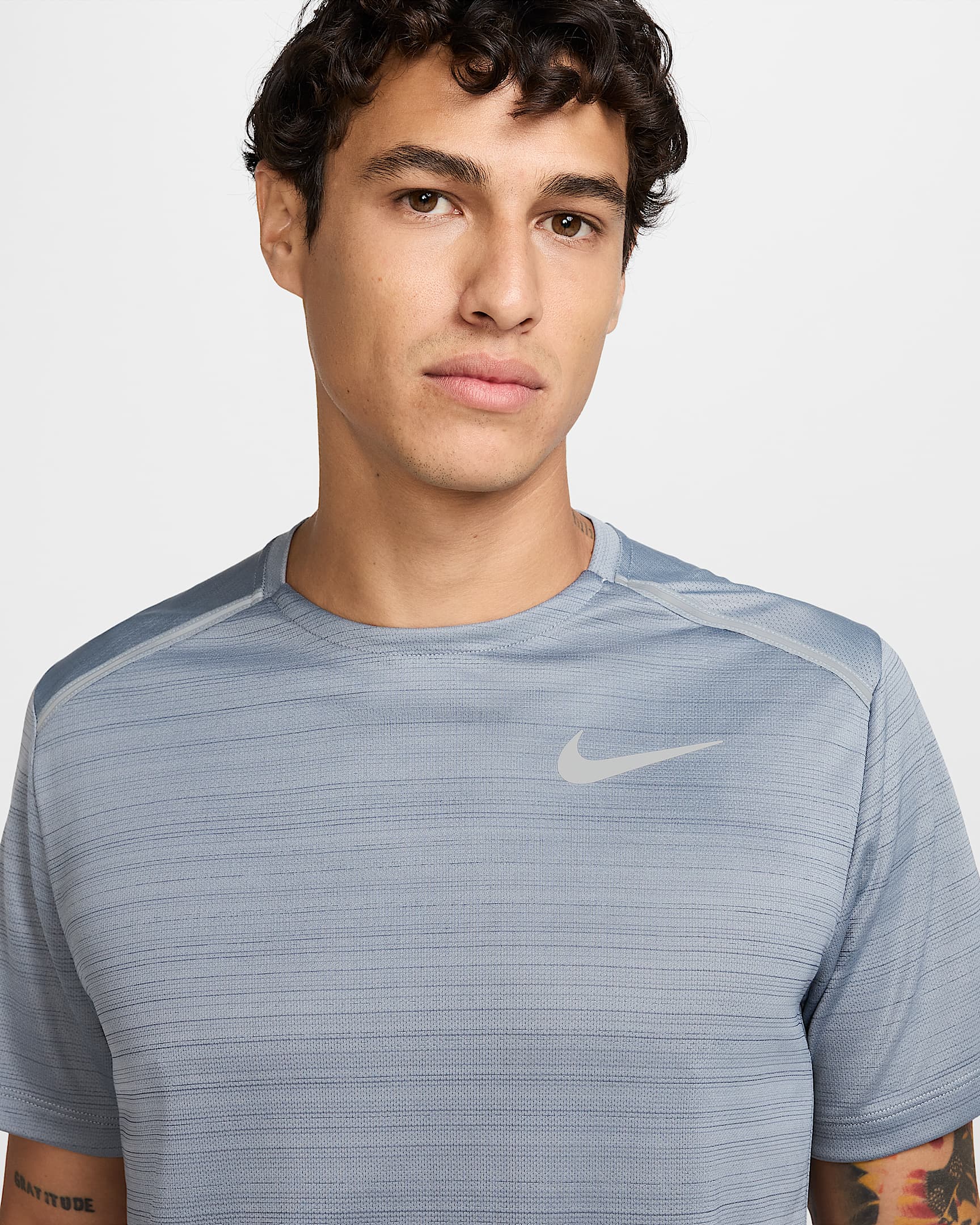 Nike Miler rövid ujjú férfi futófelső. Nike HU