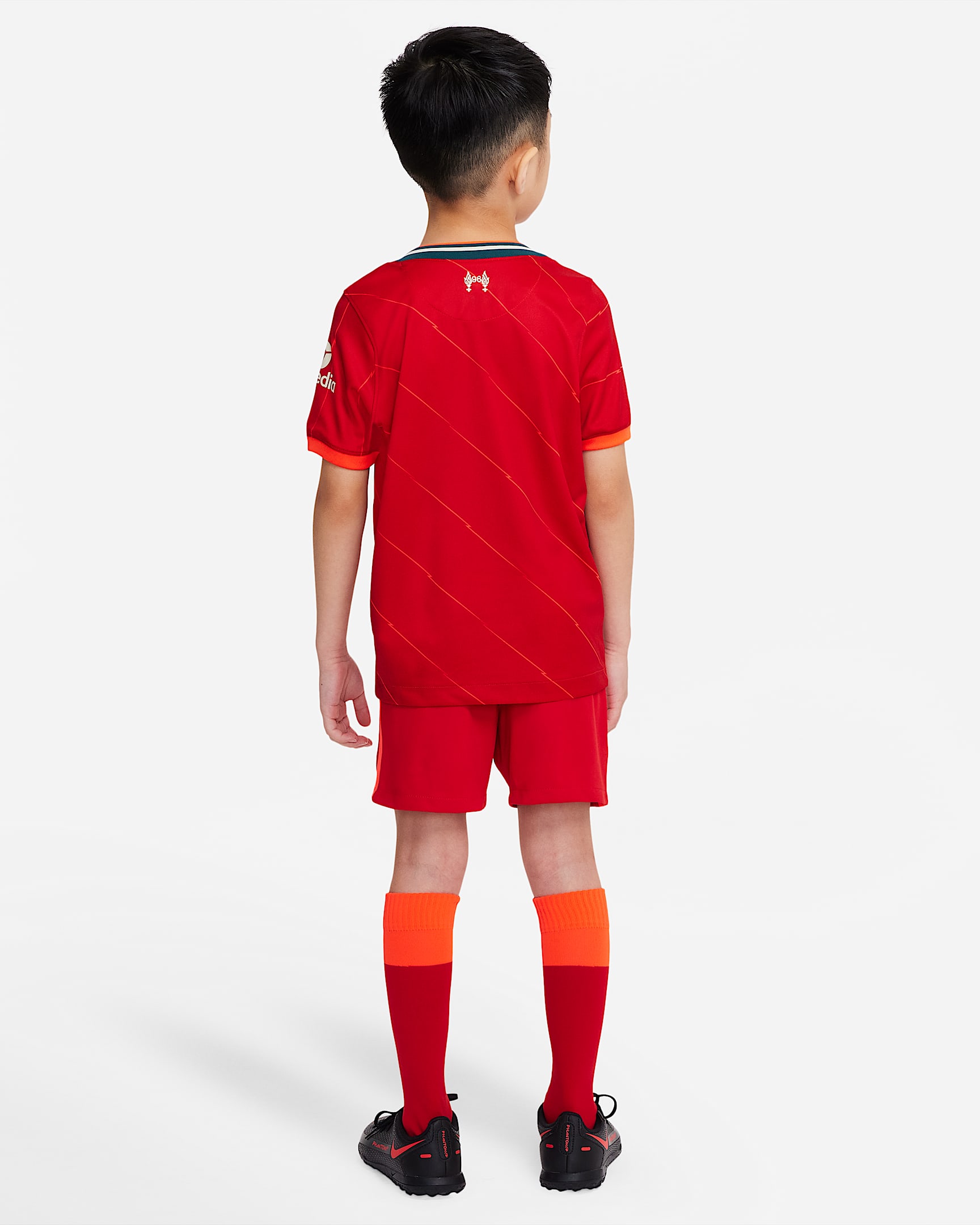 Liverpool F.C. 2021/22 Home Younger Kids' Football Kit. Nike SE