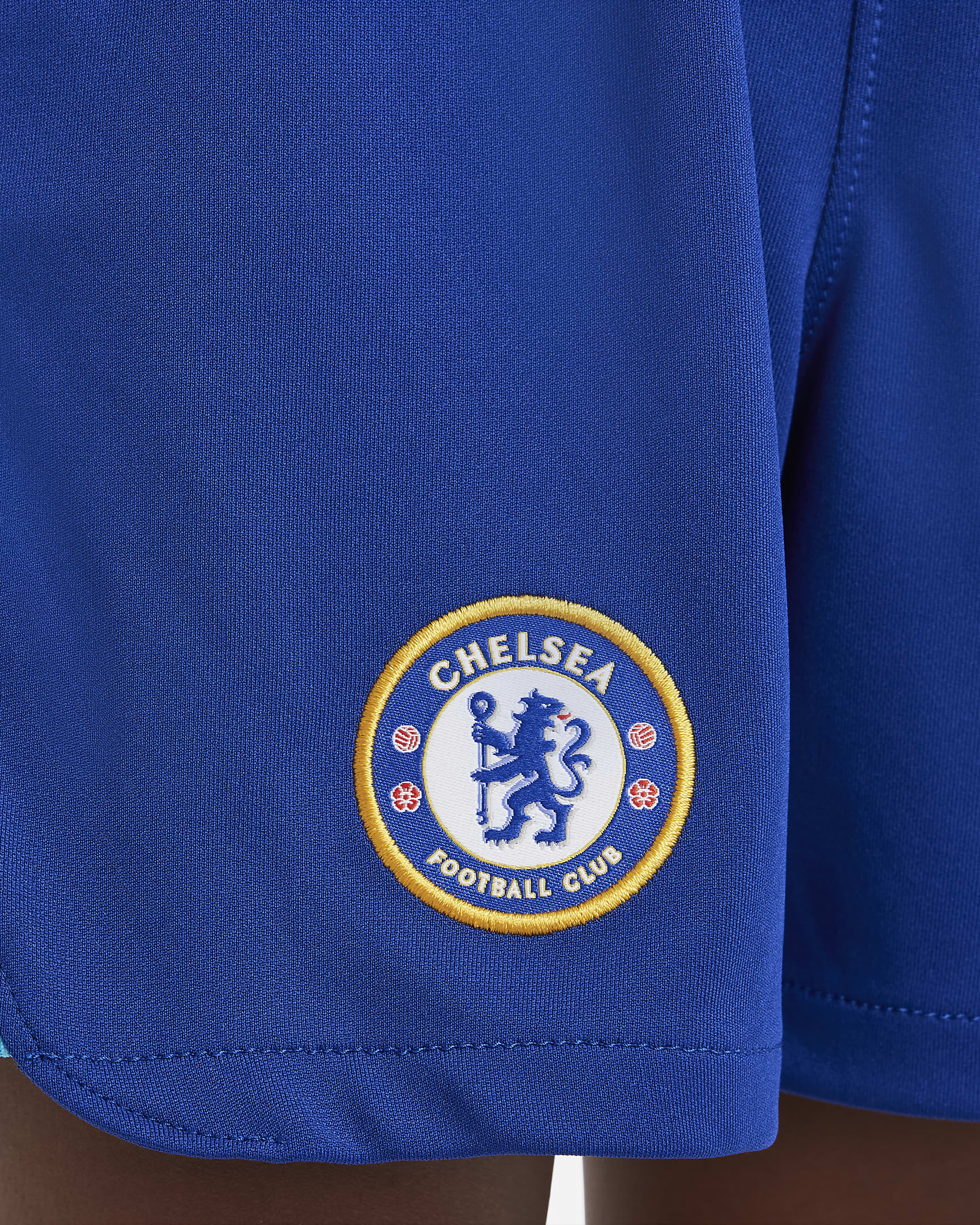 Chelsea F.C. 2022/23 Home Younger Kids' Football Kit. Nike LU