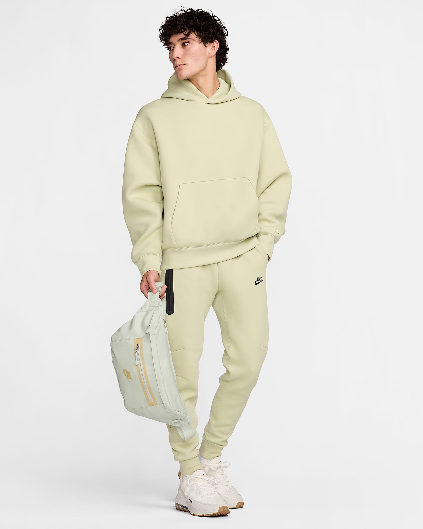 Nike Premium Hip Pack (8L). Nike CA