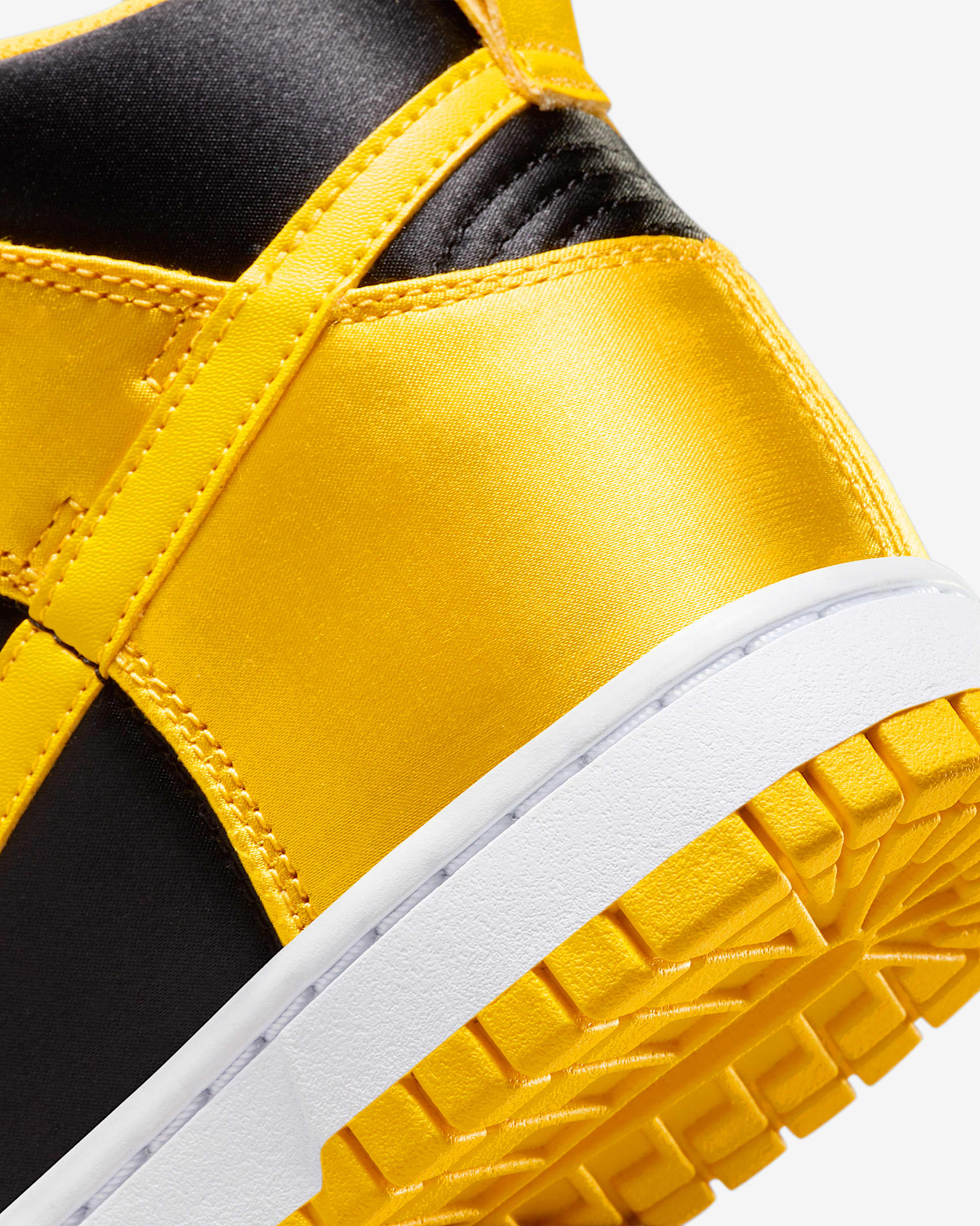Nike Dunk High Women's Shoes. Nike SK