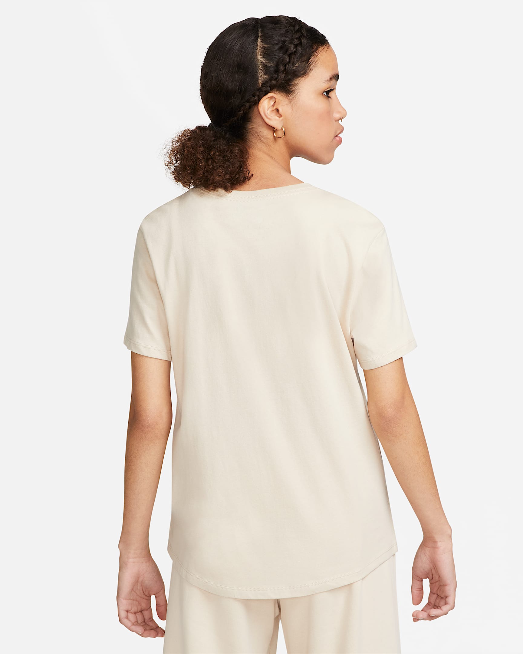 Nike Sportswear Club Essentials Women's T-Shirt. Nike IN