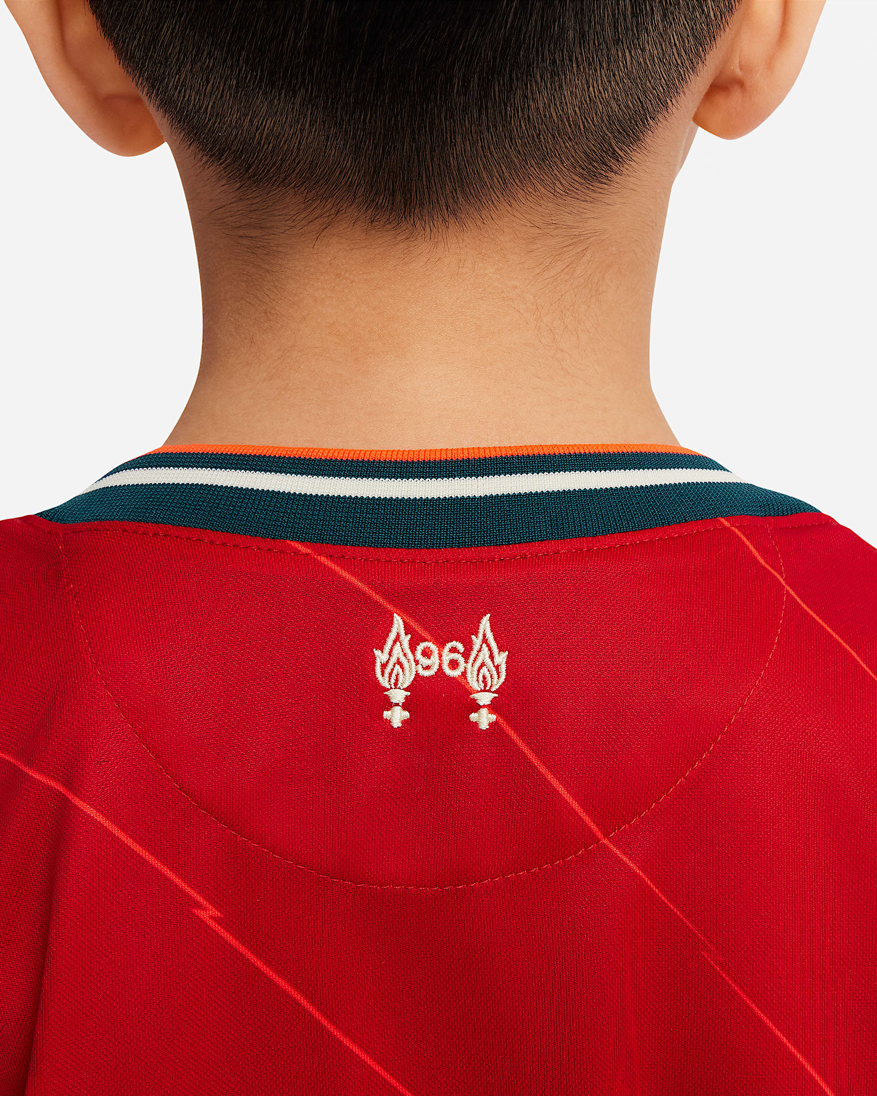 Liverpool F.C. 2021/22 Home Younger Kids' Football Kit. Nike BG
