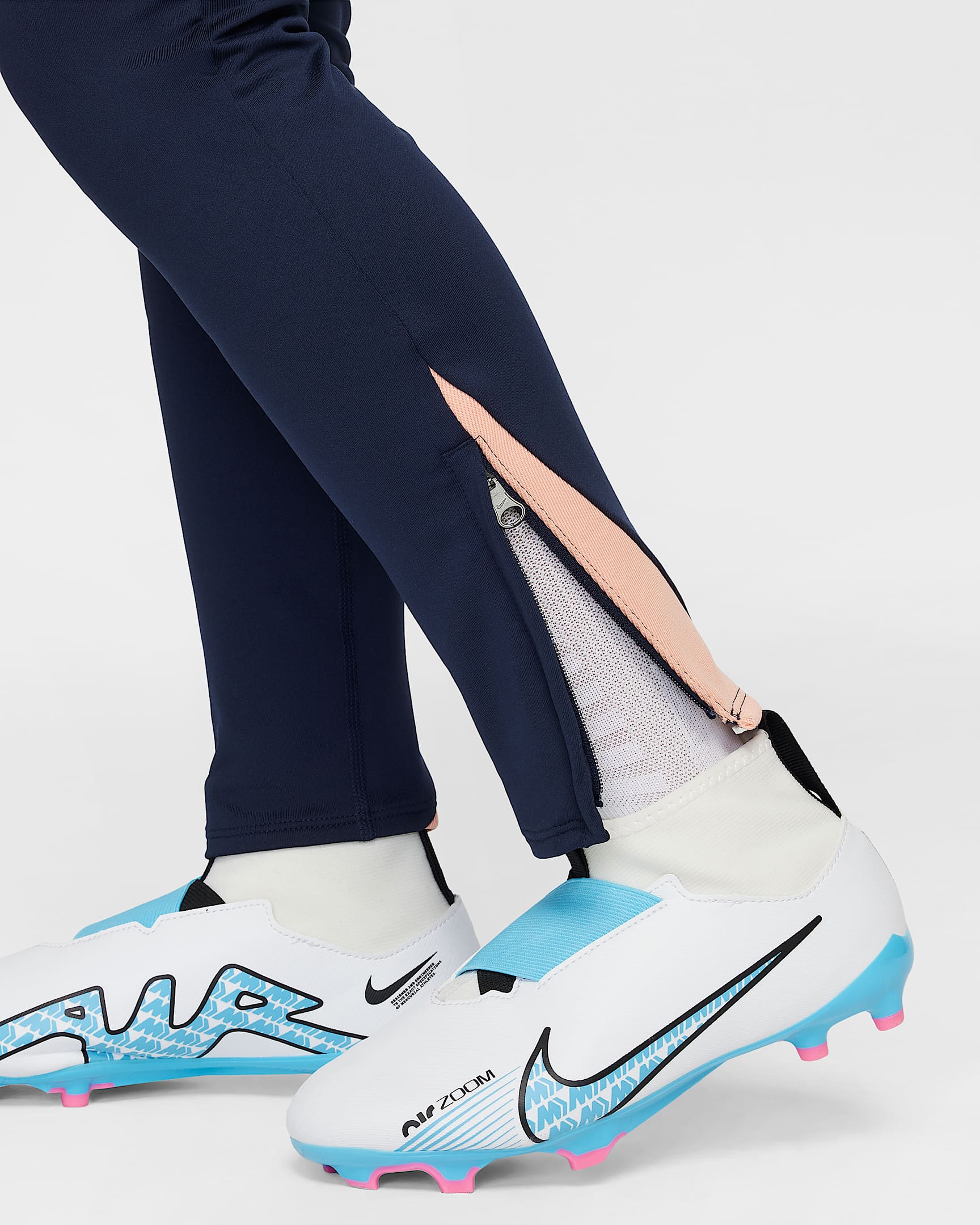 Chelsea F.C. Strike Special Edition Older Kids' Nike Dri-FIT Football Knit Pants. Nike IL