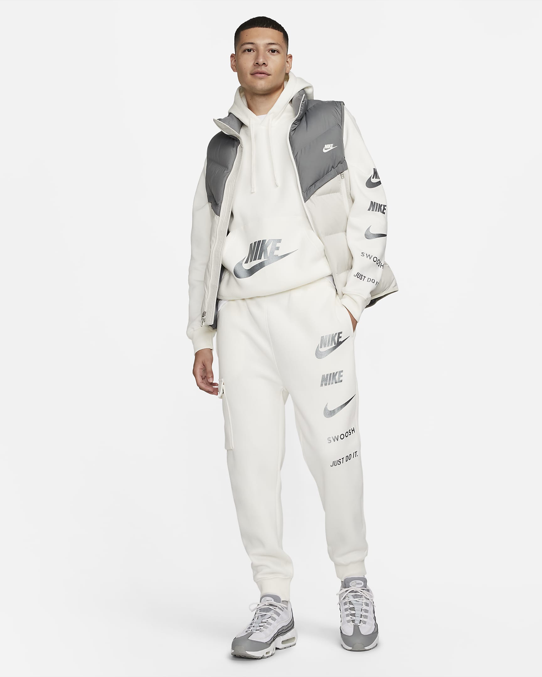 Nike Sportswear Standard Issue Men's Cargo Trousers. Nike NL Nike Sportswear Standard Issue Men's Cargo Trousers. Nike NL