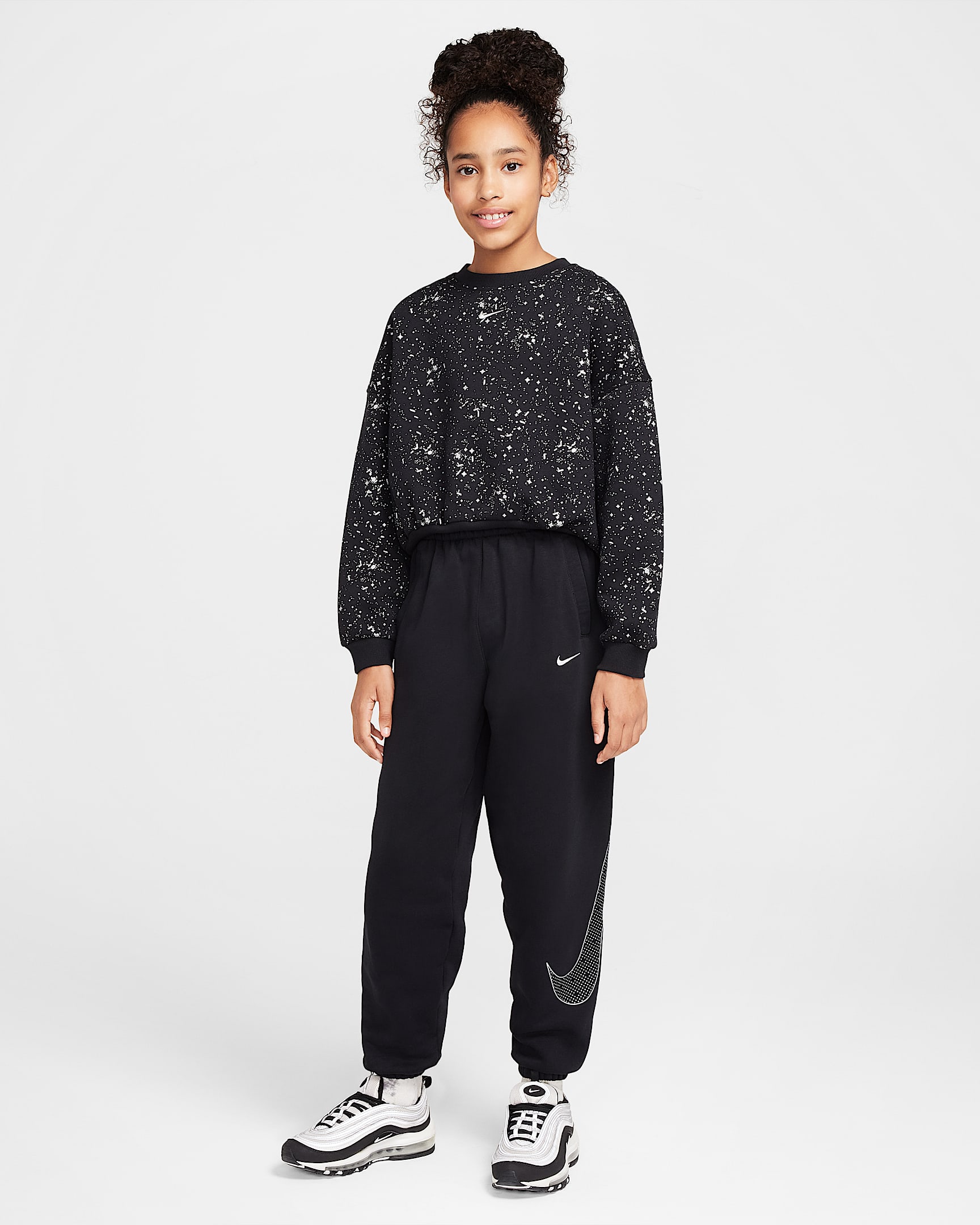 Nike Sportswear Club Fleece Older Kids' (Girls') Loose Trousers. Nike MY