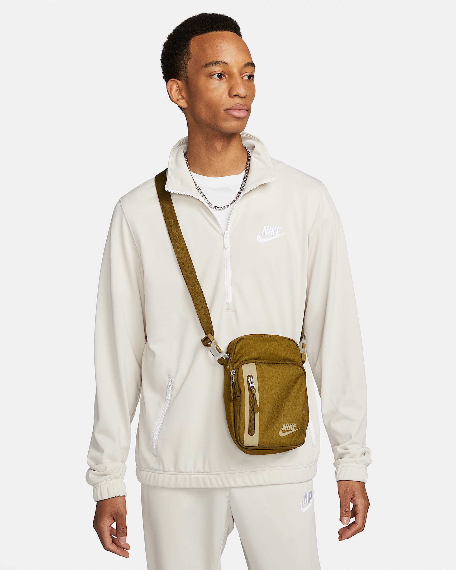 Nike Premium Cross-Body Bag (4L). Nike CH