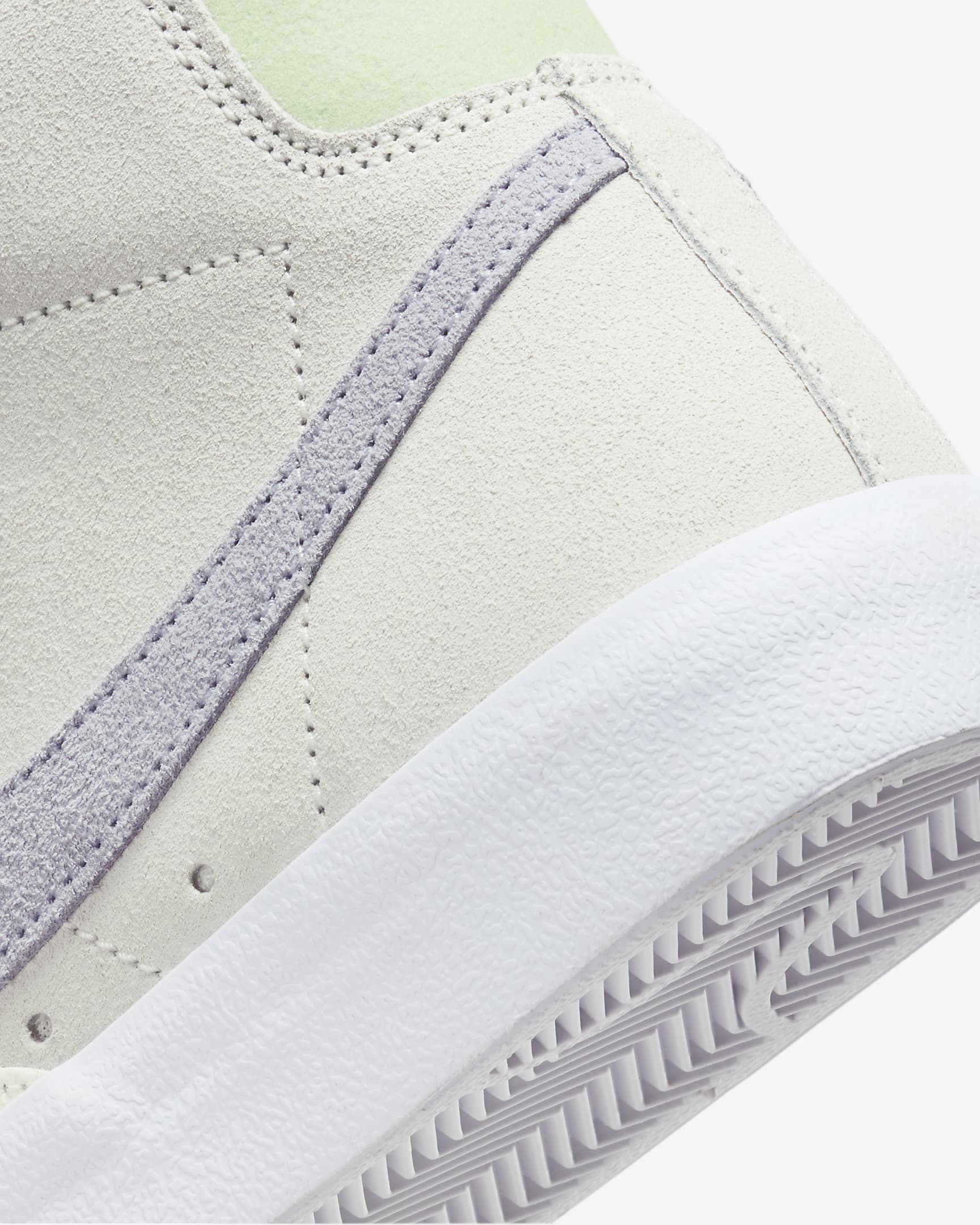 Nike Blazer Mid '77 Women's Shoes. Nike LU