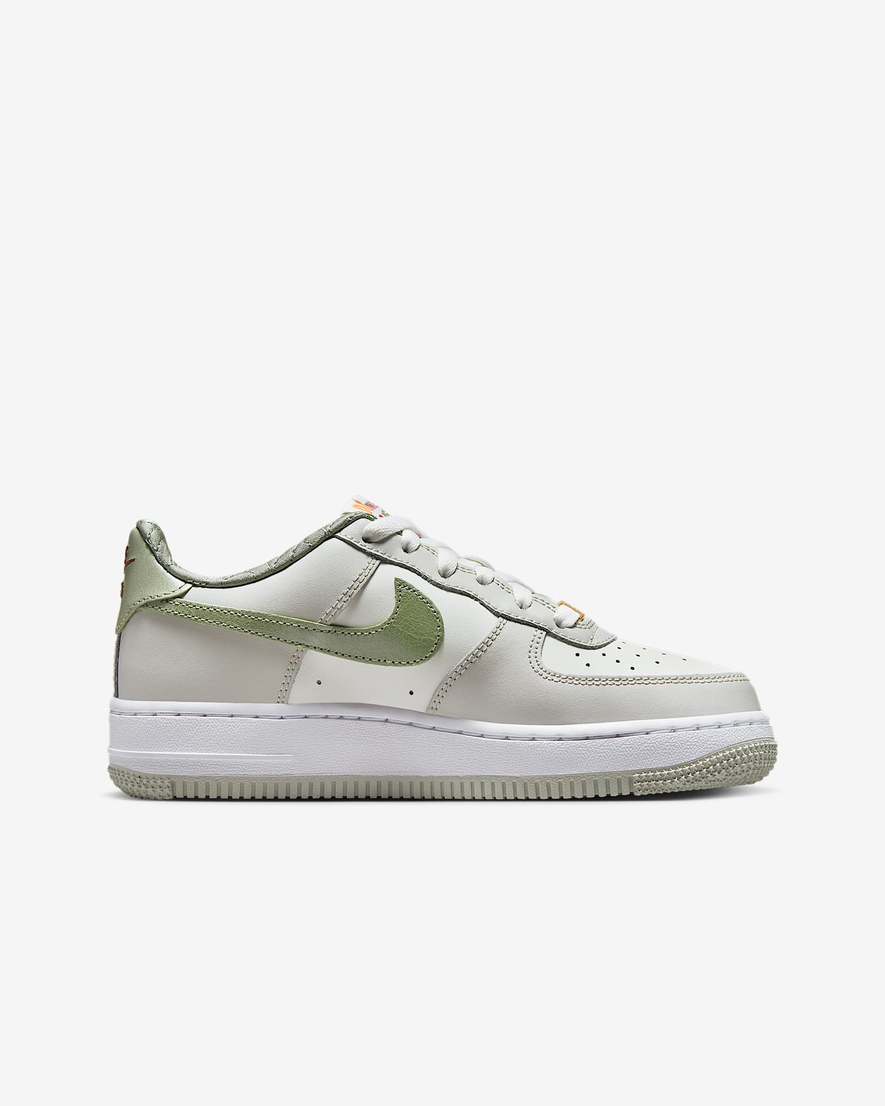 Tenis para niños grandes Nike Air Force 1 LV8. Nike.com