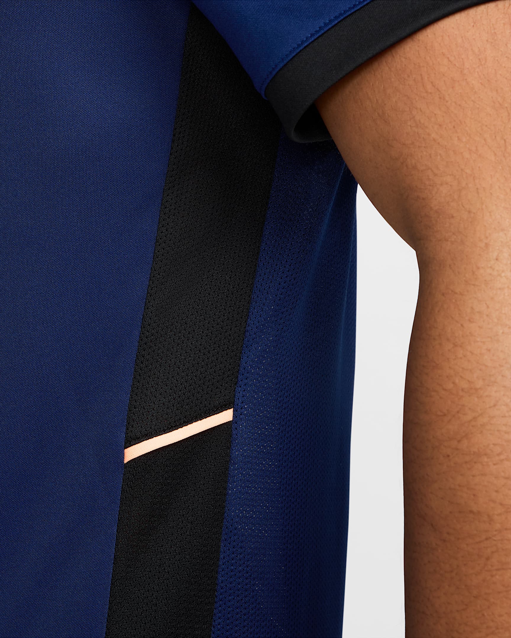 Nike Academy Men's Dri-FIT Short-Sleeve Football Top. Nike IE