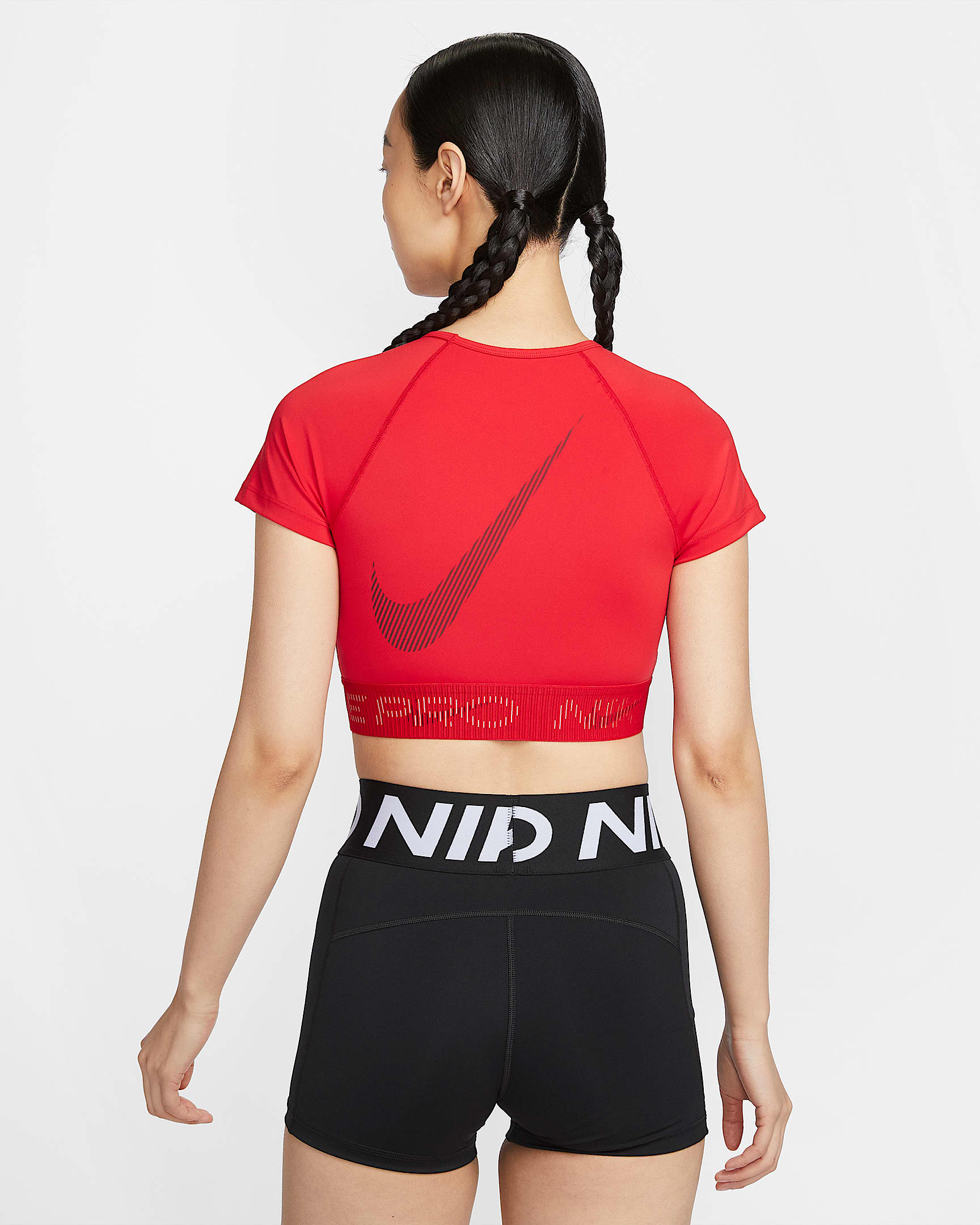 Nike Pro Women's Dri-FIT Short-Sleeve Cropped Graphic Top. Nike PH