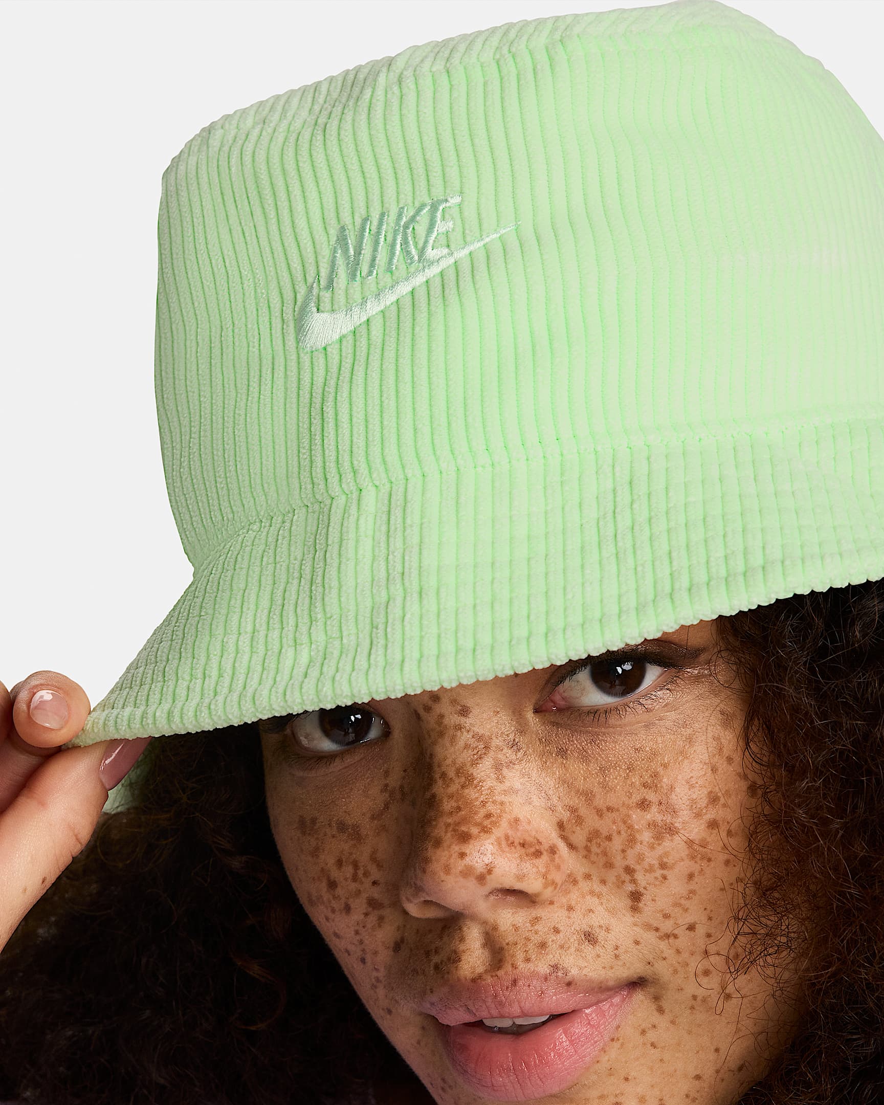 Gorro tipo pescador de pana Nike Apex. Nike MX