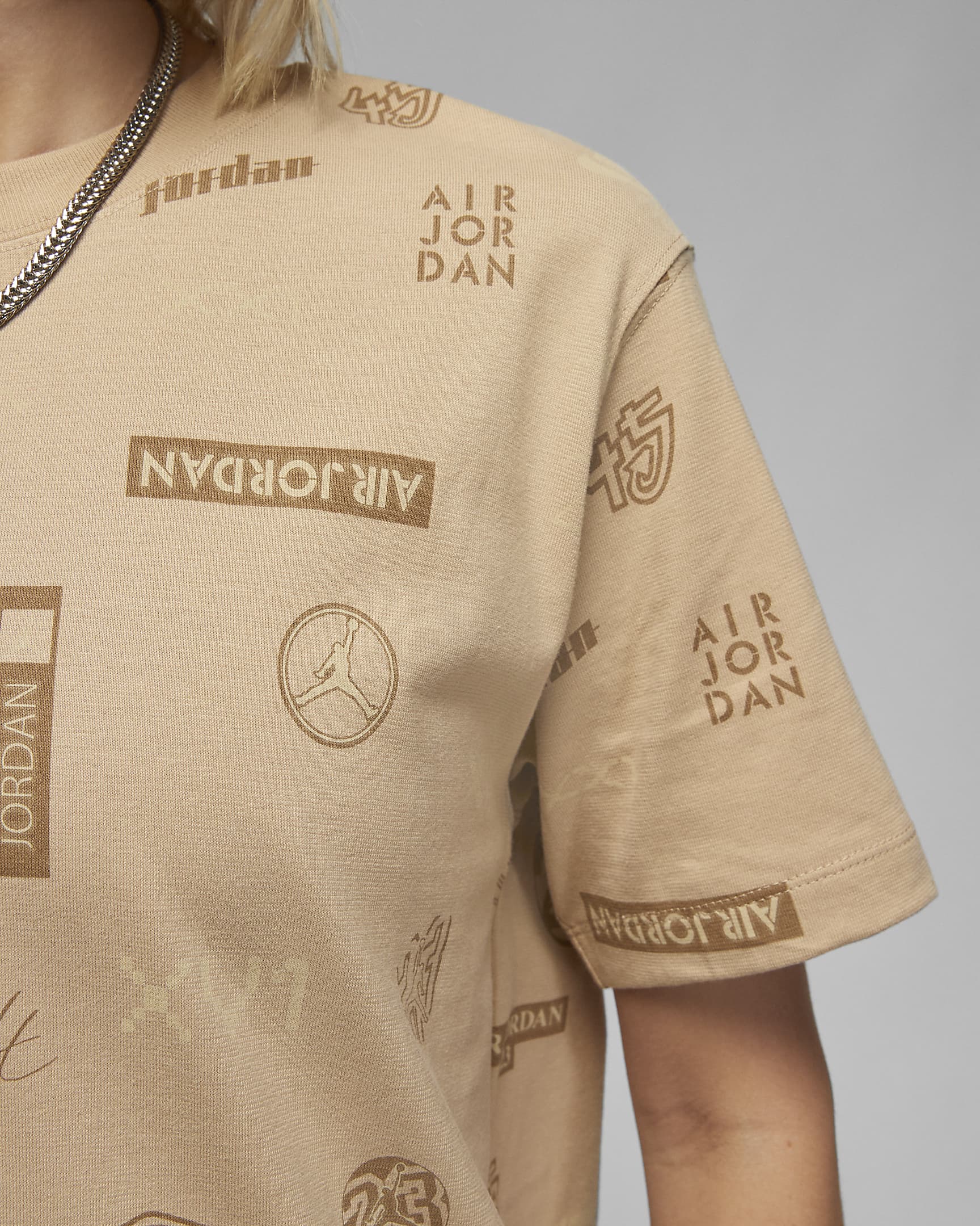 Jordan Flight Women's Graphic T-Shirt. Nike AE