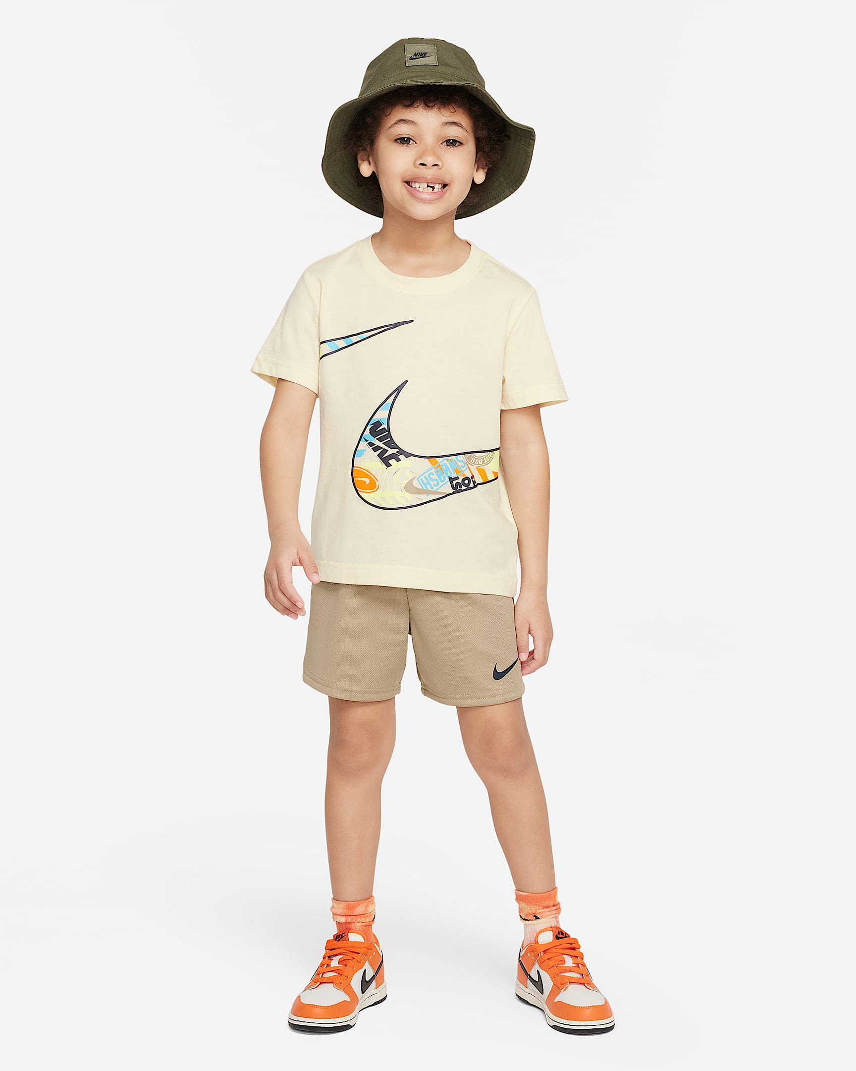 Conjunto de dos piezas para niños talla pequeña Nike Wild Air Mesh Shorts Set. Nike.com