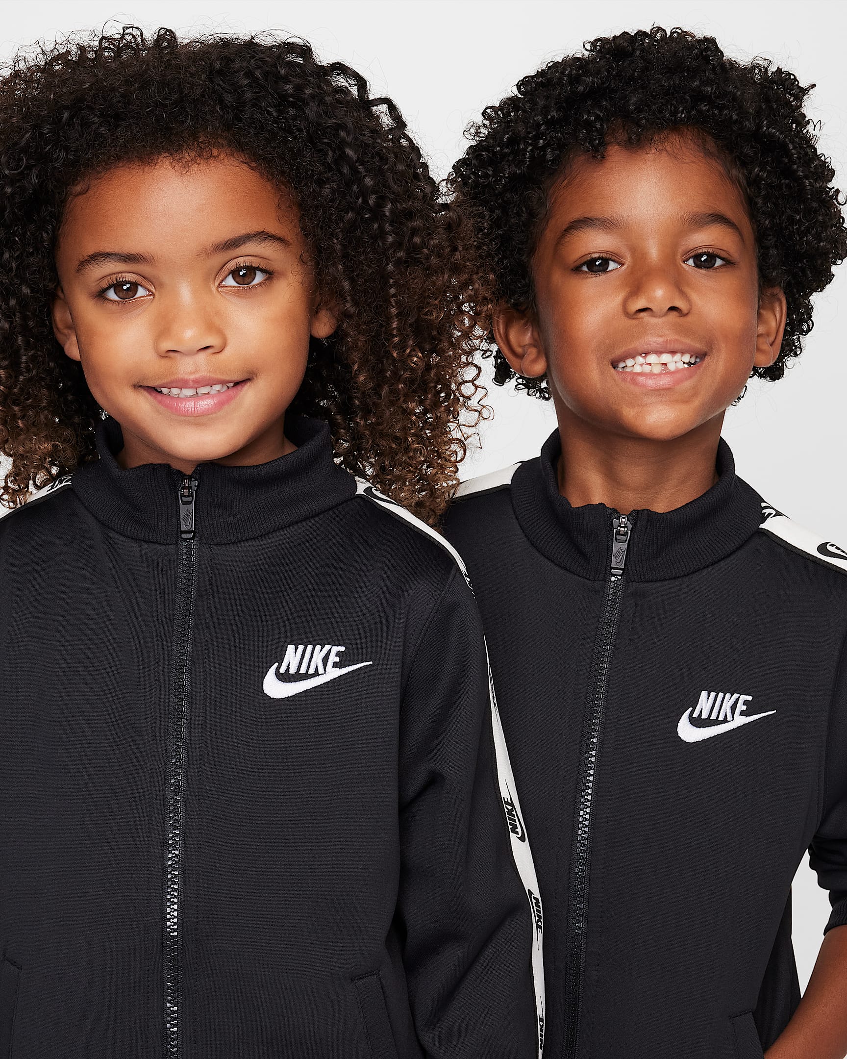 Nike Dri-FIT Little Kids' Logo Taping 2-Piece Full-Zip Set. Nike JP