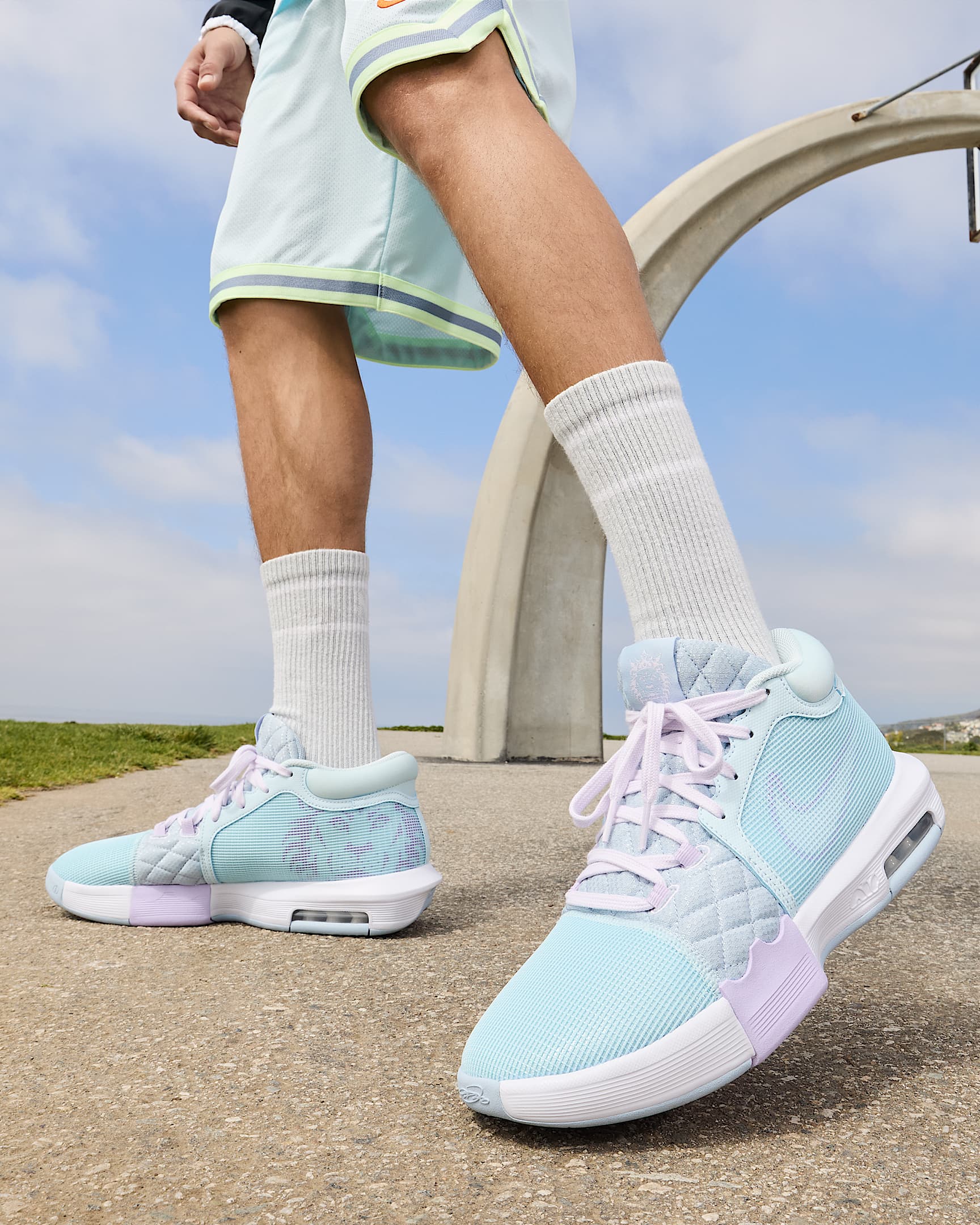 LeBron Witness 8 EP Basketball Shoes. Nike ID