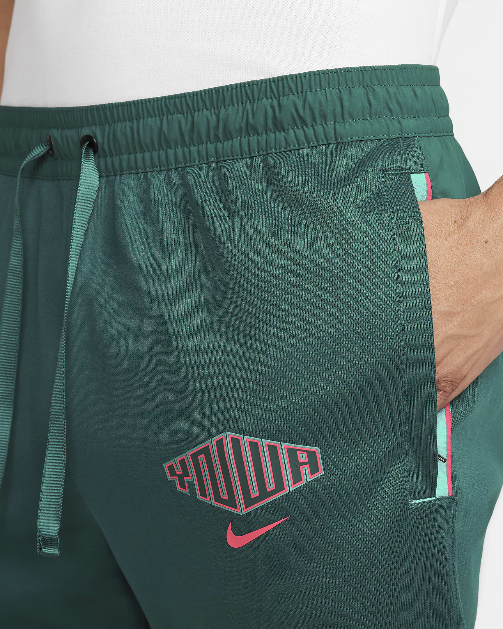 Liverpool F.C. Men's Football Pants. Nike SA