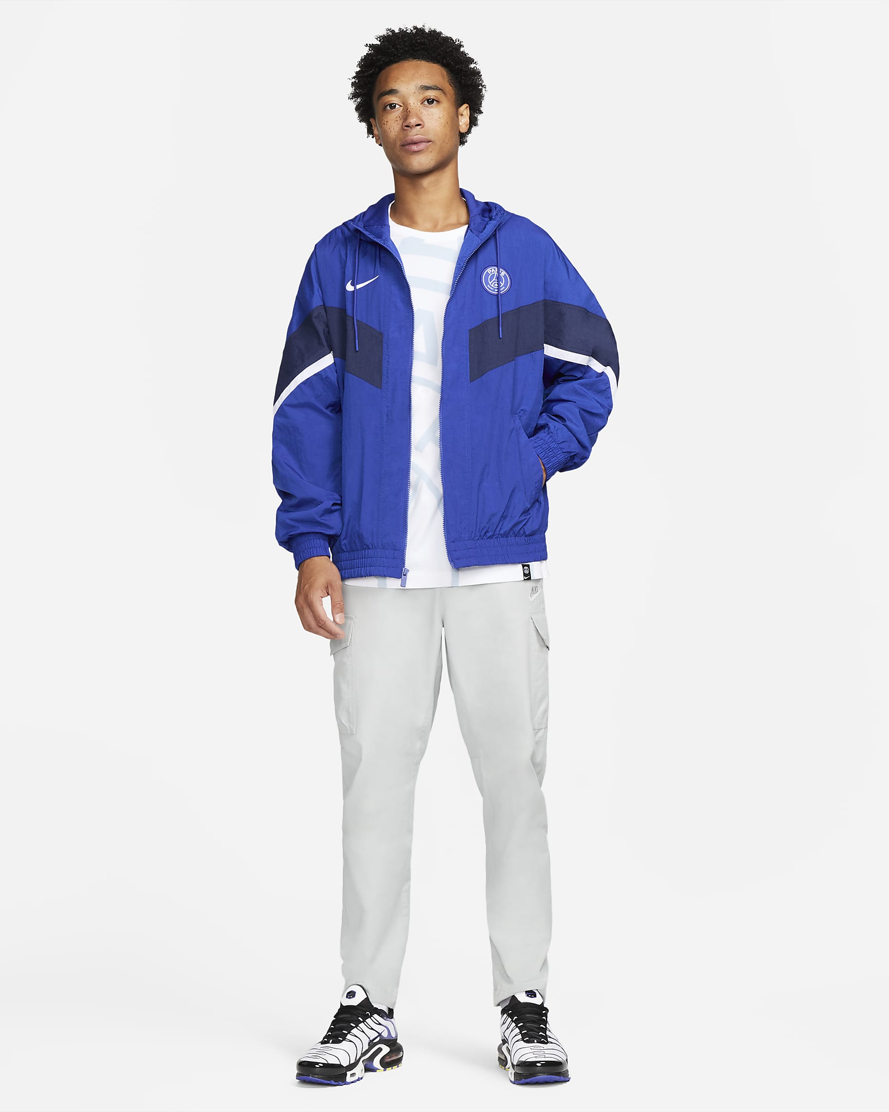 Paris Saint-Germain Strike Men's Woven Football Jacket. Nike NL