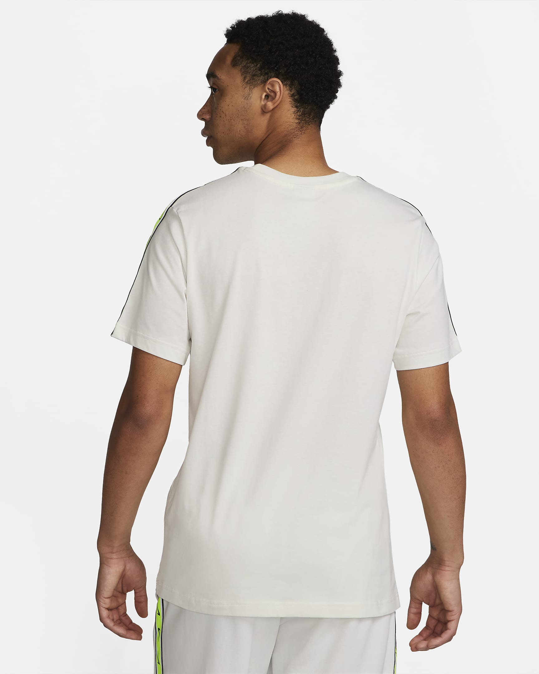 Nike Sportswear Repeat Men's T-Shirt. Nike IE