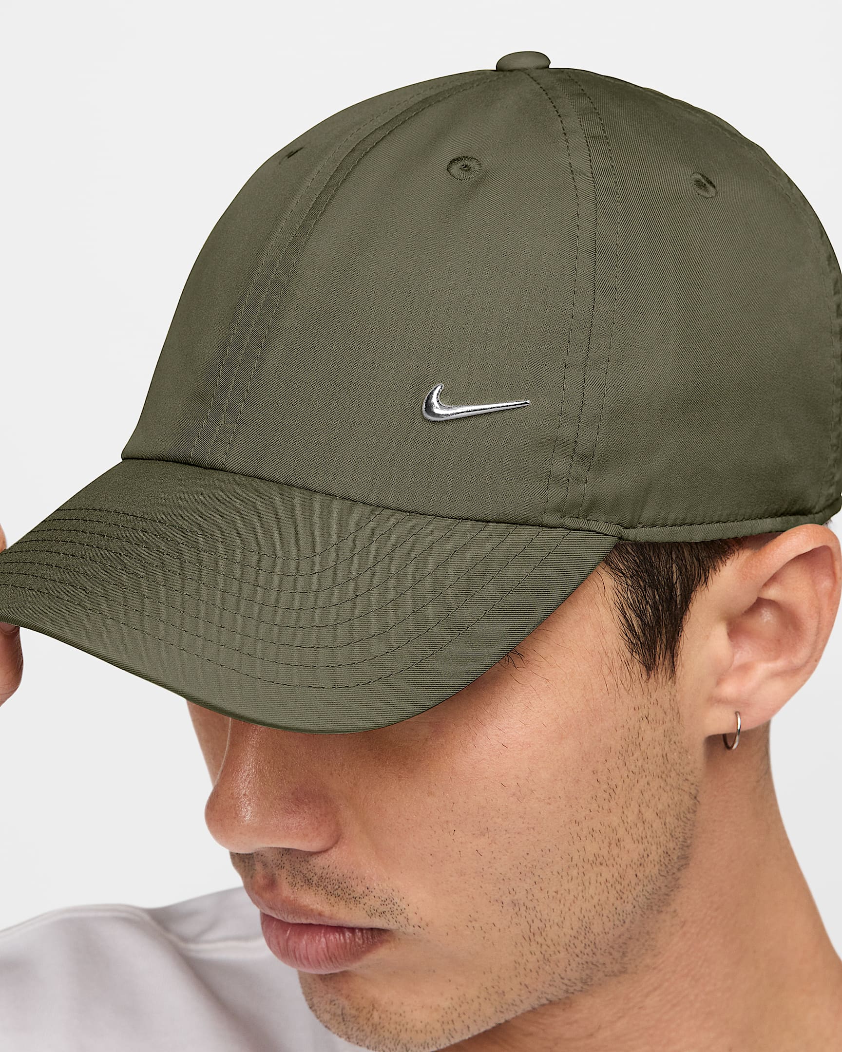 Cappello essenziale con Swoosh in metallo Nike Dri-FIT Club. Nike IT