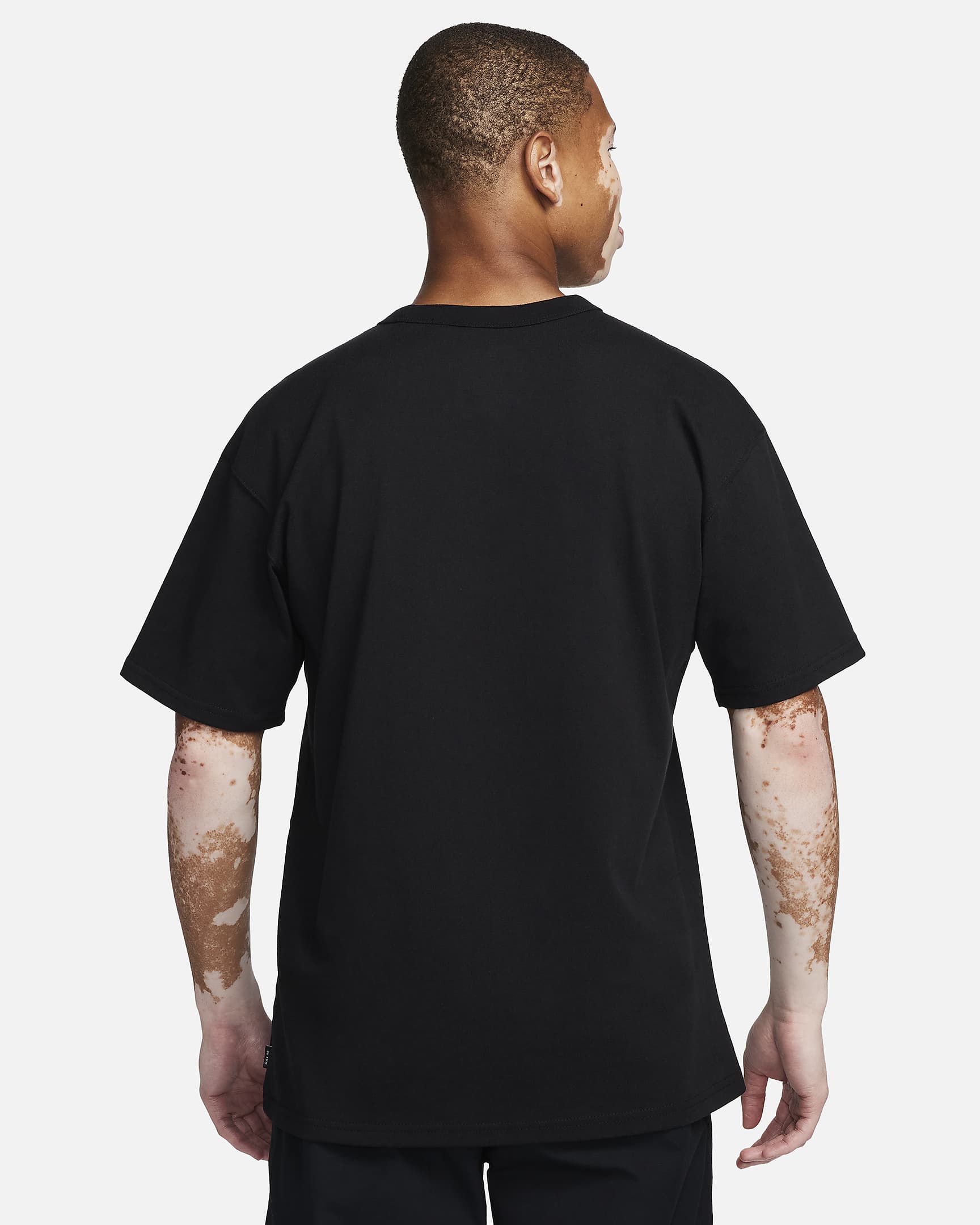 Nike Sportswear Premium Essentials Men's Pocket T-Shirt. Nike.com