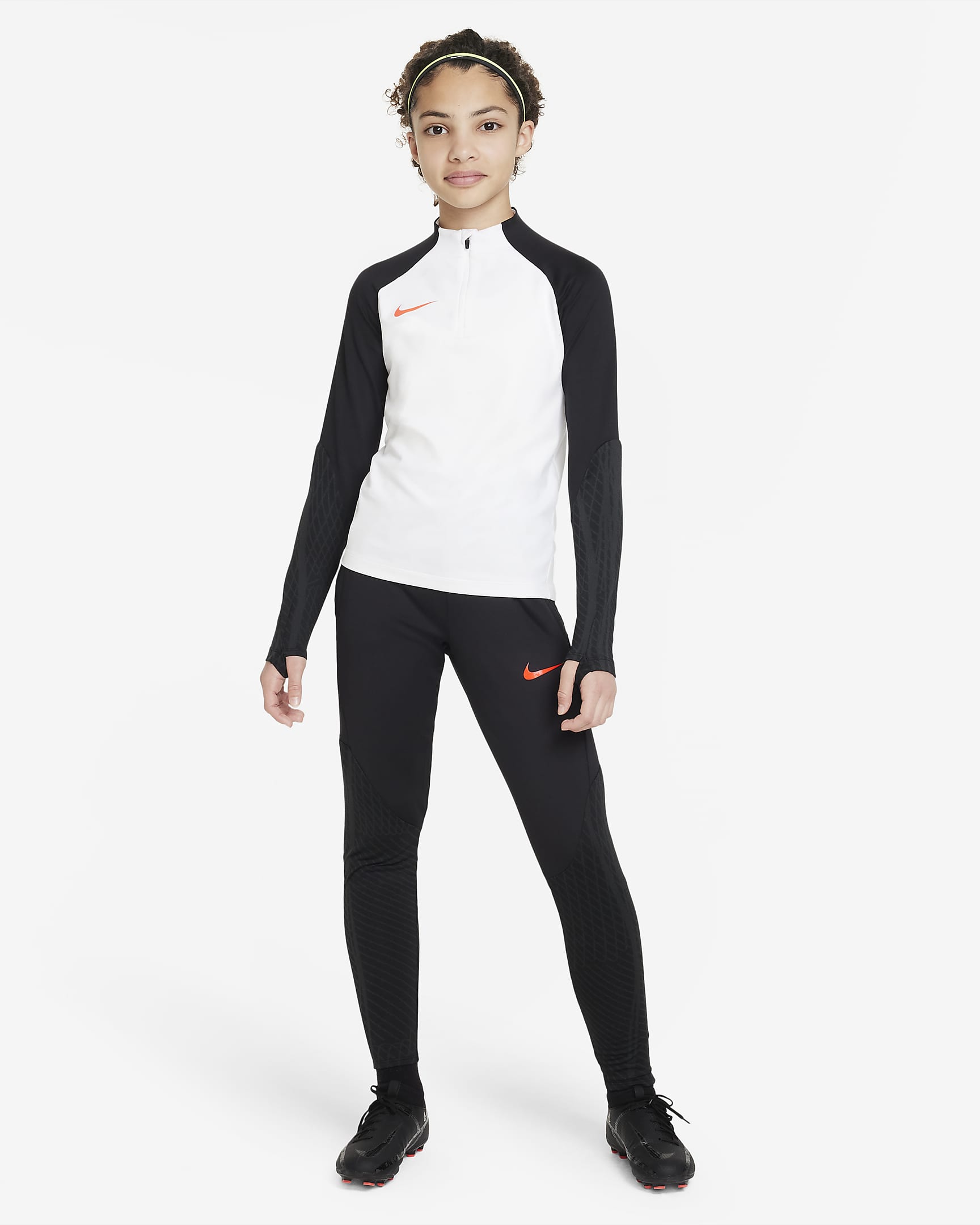Nike Dri-FIT Strike Older Kids' Football Pants. Nike NZ