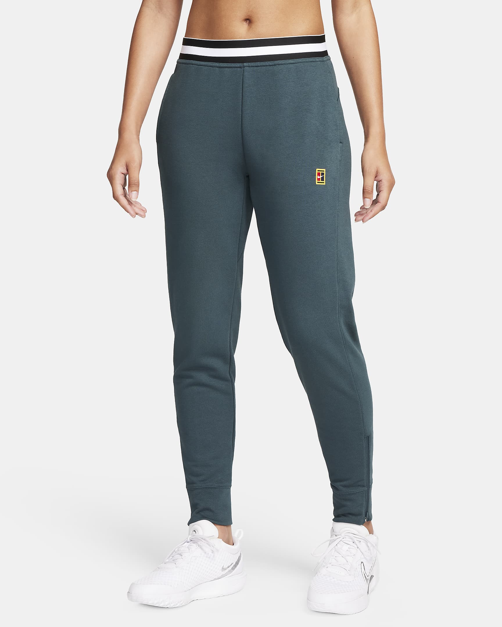 NikeCourt Dri-FIT Heritage Women's French Terry Tennis Trousers. Nike IL