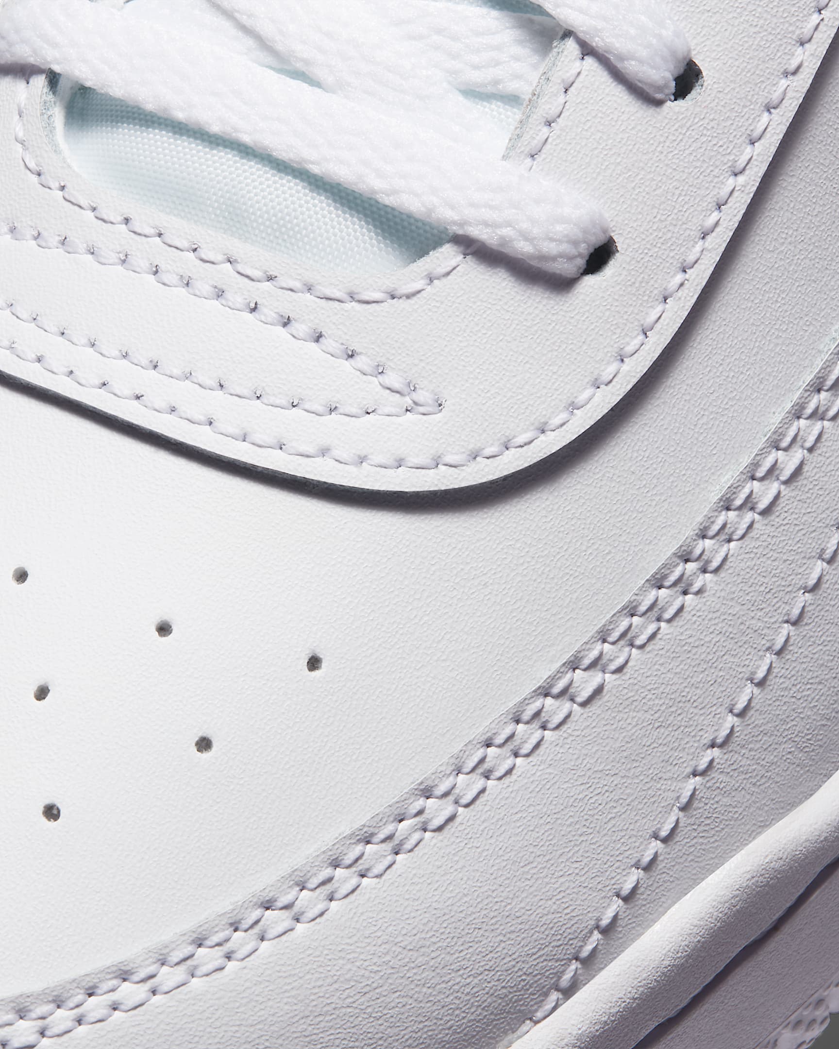 NikeCourt Vintage Men's Shoes. Nike IE