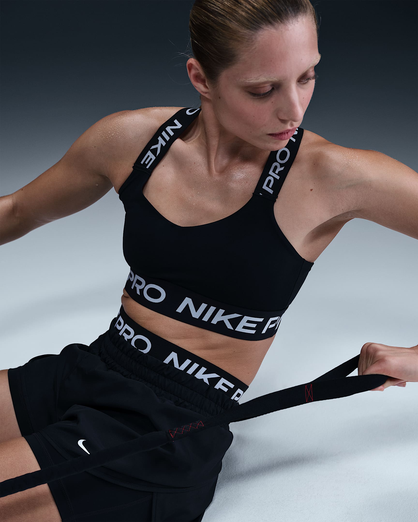 Nike Pro Women's Light-Support Non-Padded Sports Bra. Nike ZA