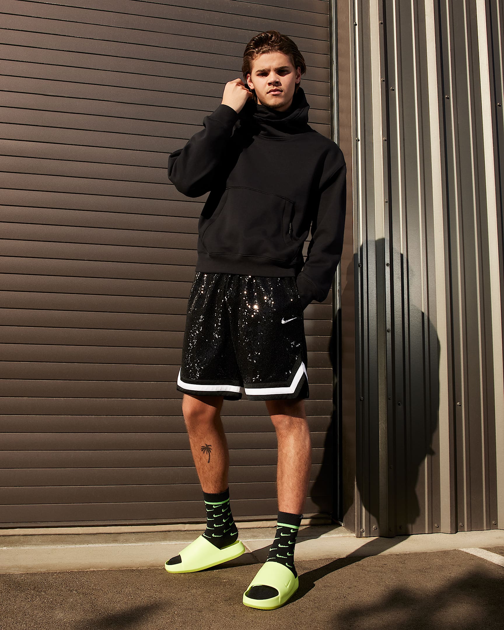 Nike Calm Men's Slides. Nike CA