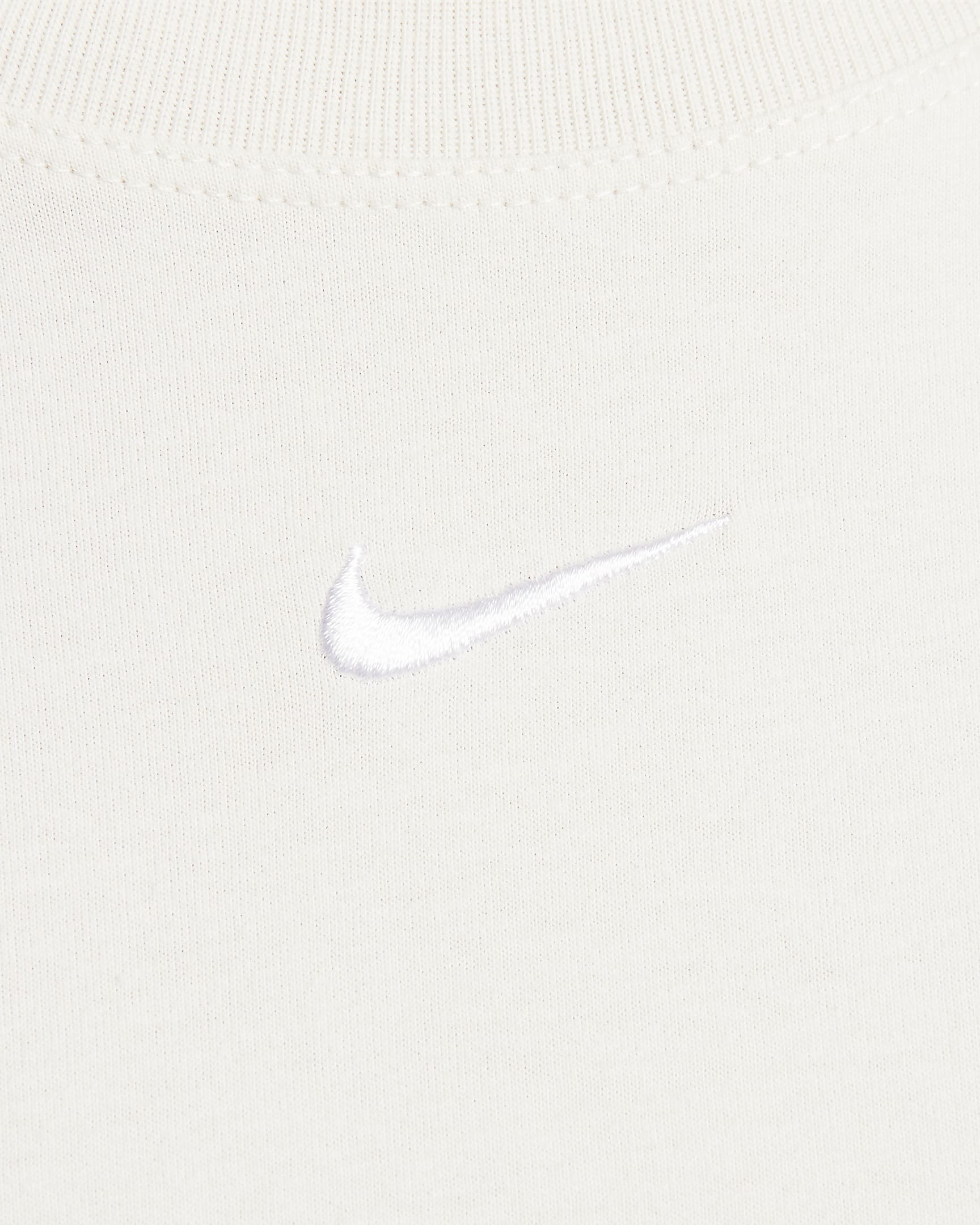 Nike Sportswear Essential Women's T-Shirt. Nike UK