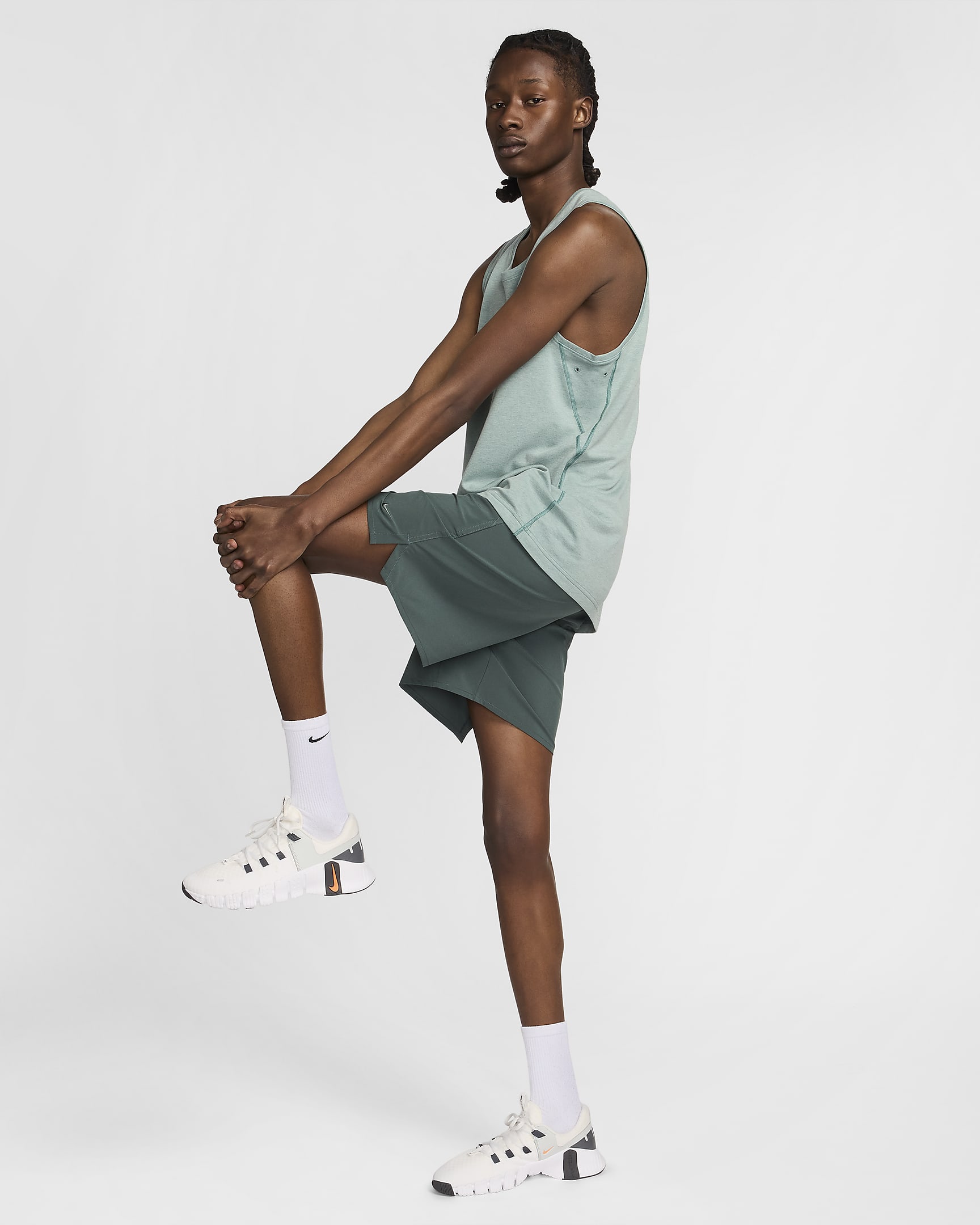 Nike Primary Men's Dri-FIT Versatile Tank. Nike.com