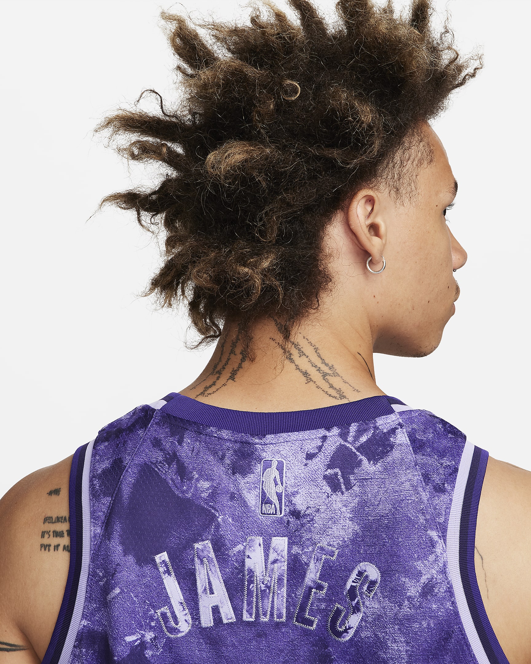 LeBron James Los Angeles Lakers 2022/23 Select Series 男款 Nike Dri-FIT ...