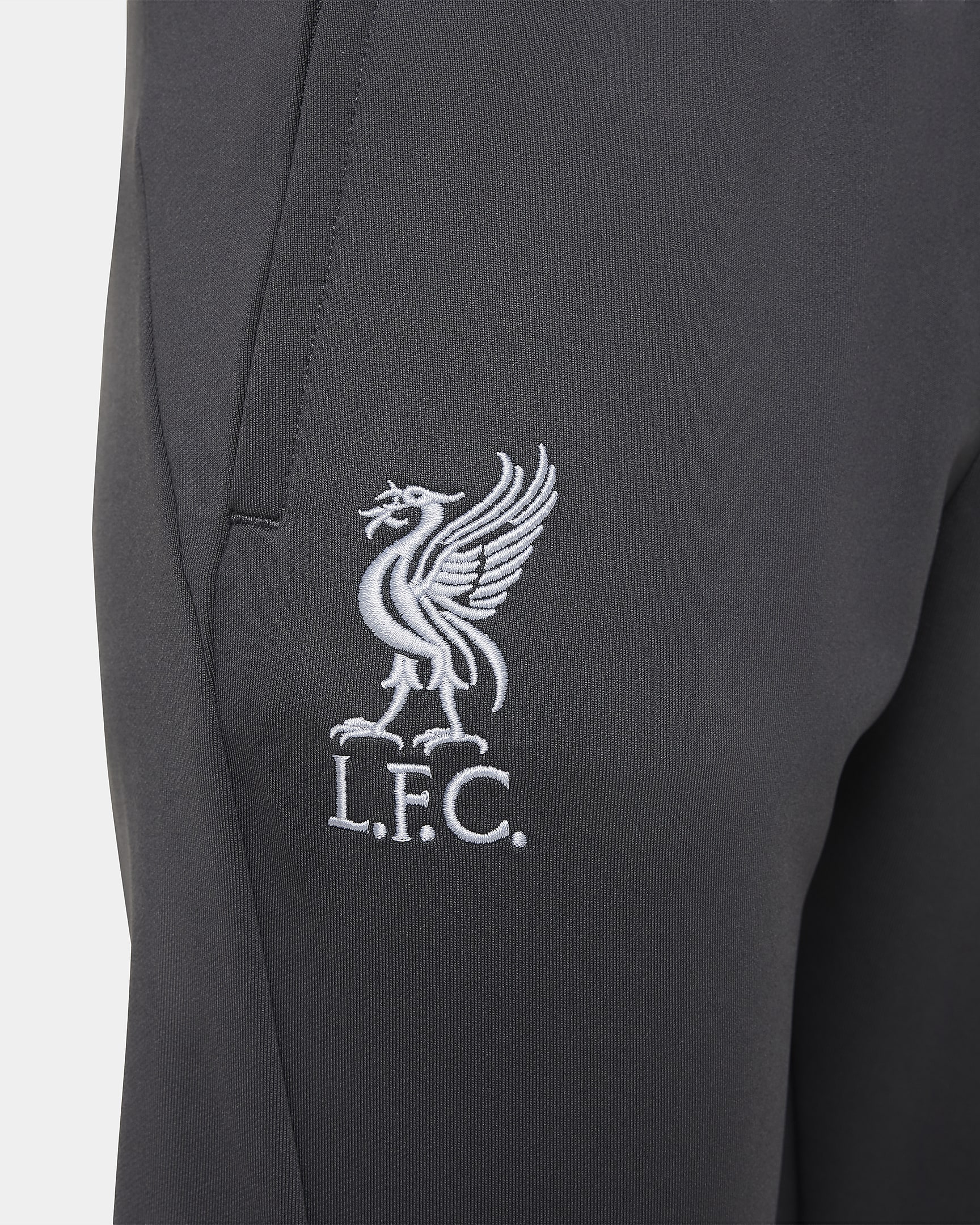 Liverpool F.C. Strike Older Kids' Nike Dri-FIT Football Pants. Nike BG