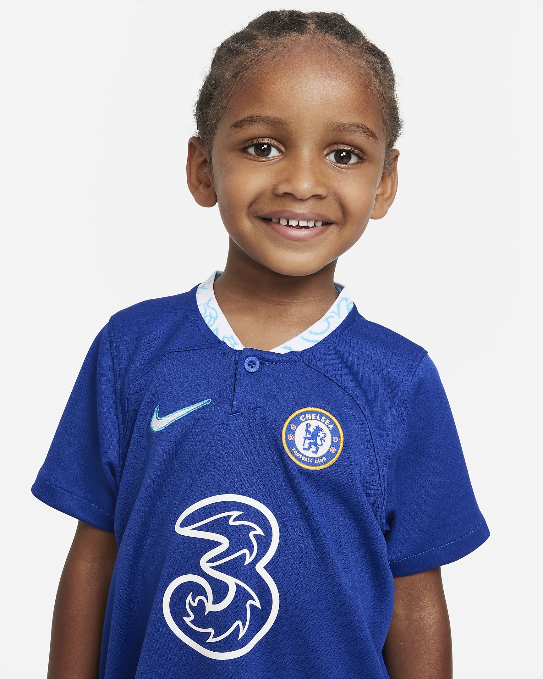 Chelsea F.C. 2022/23 Home Younger Kids' Football Kit. Nike LU