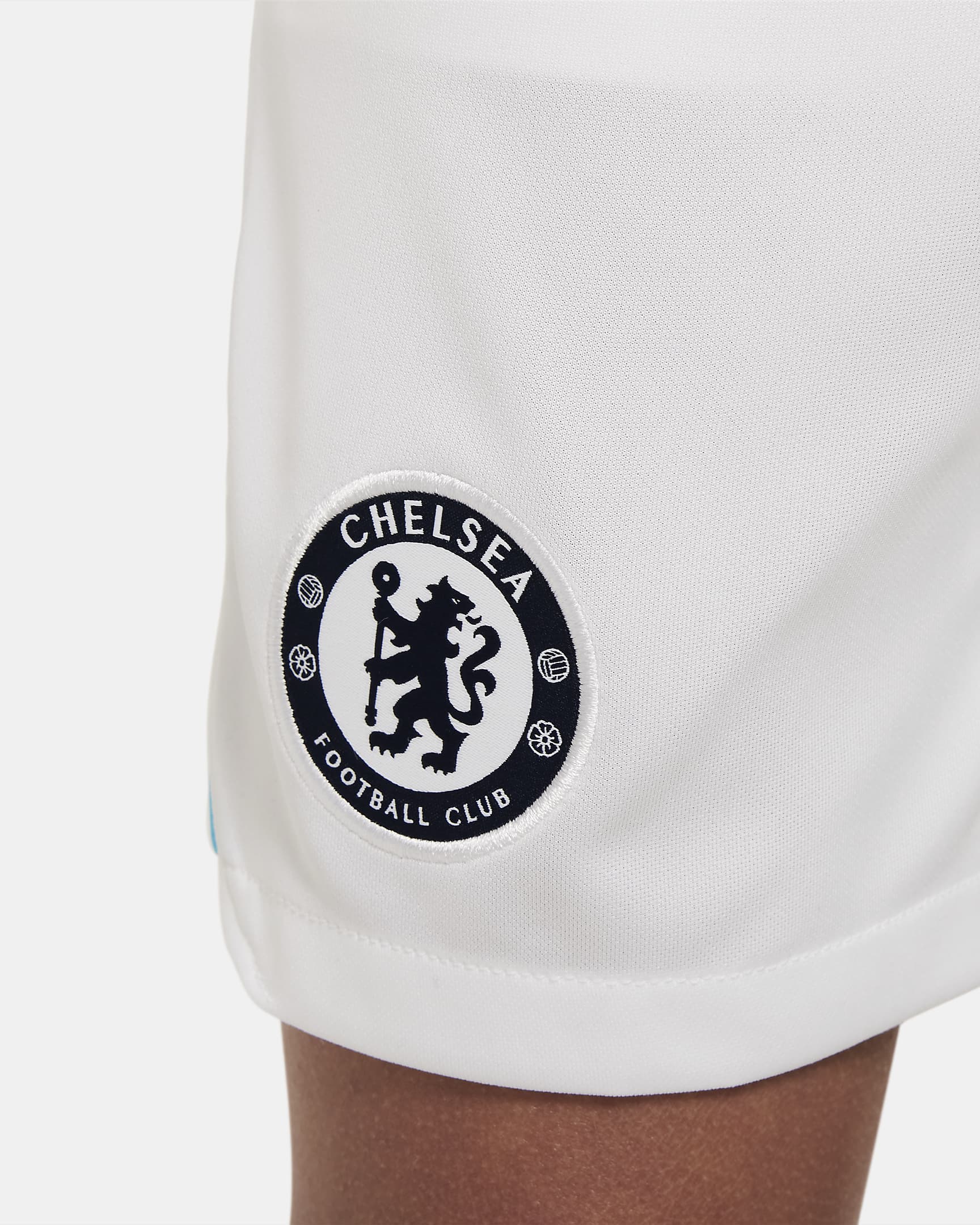 Chelsea F.C. 2022/23 Stadium Home/Away Older Kids' Nike Dri-FIT Football Shorts. Nike SI