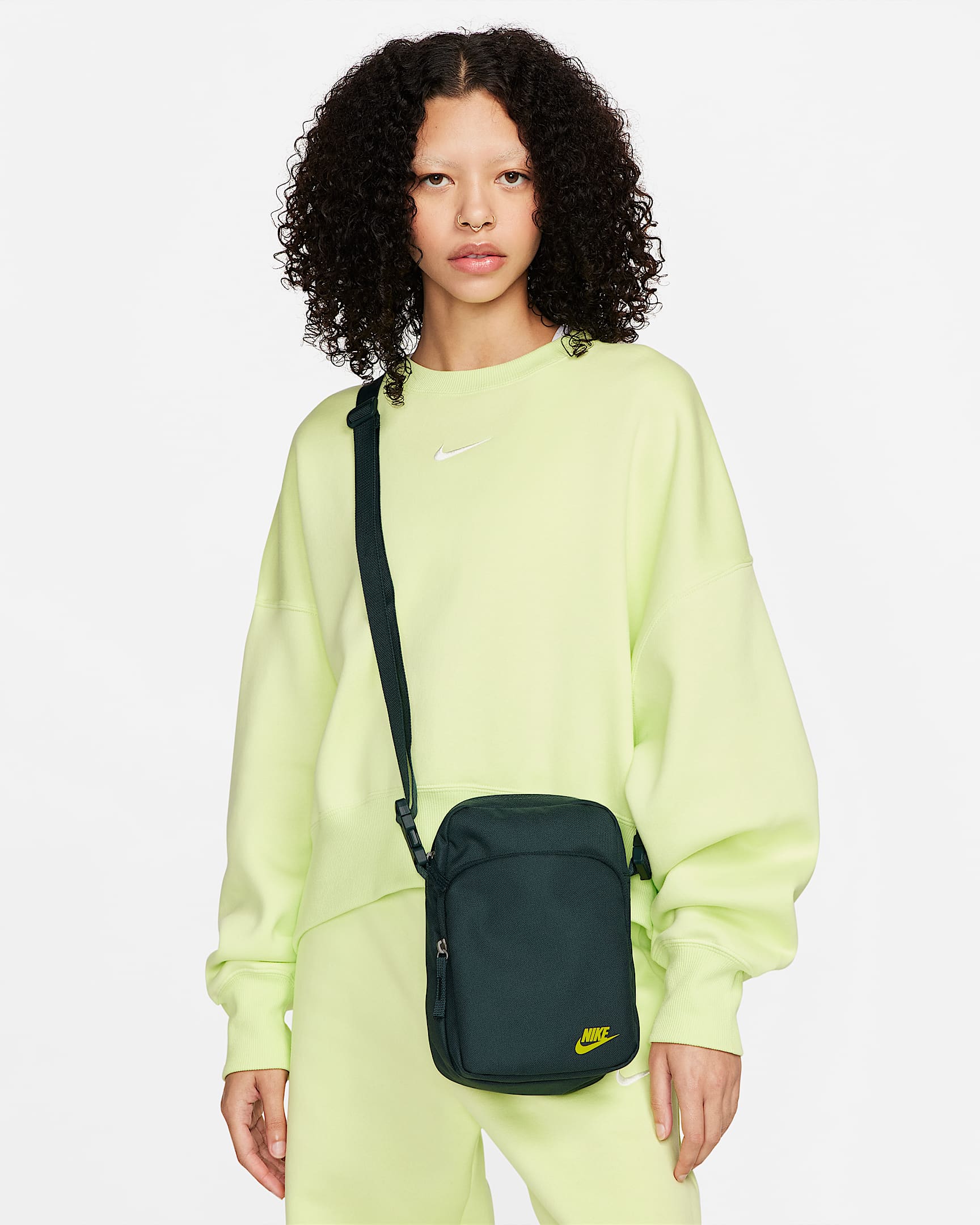 Nike Heritage Cross-Body Bag (4L). Nike NZ