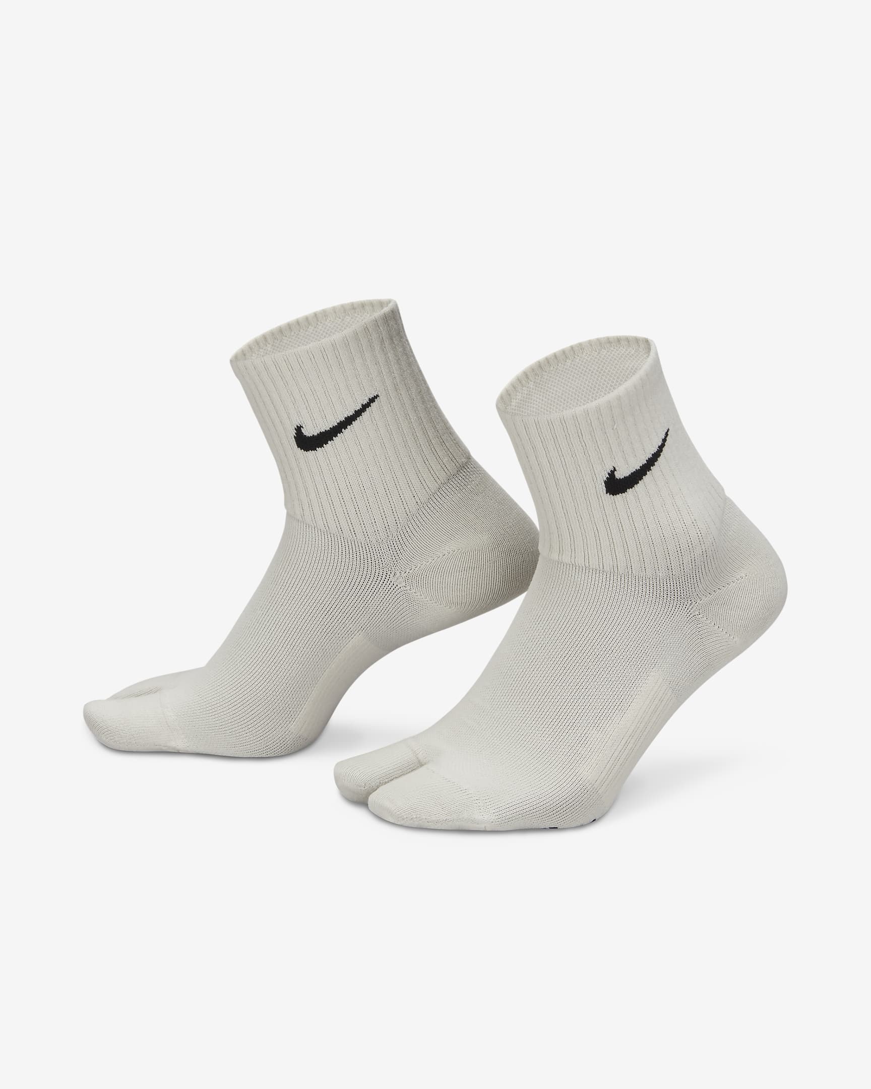 Nike Everyday Plus Lightweight Ankle Split-Toe Socks. Nike LU