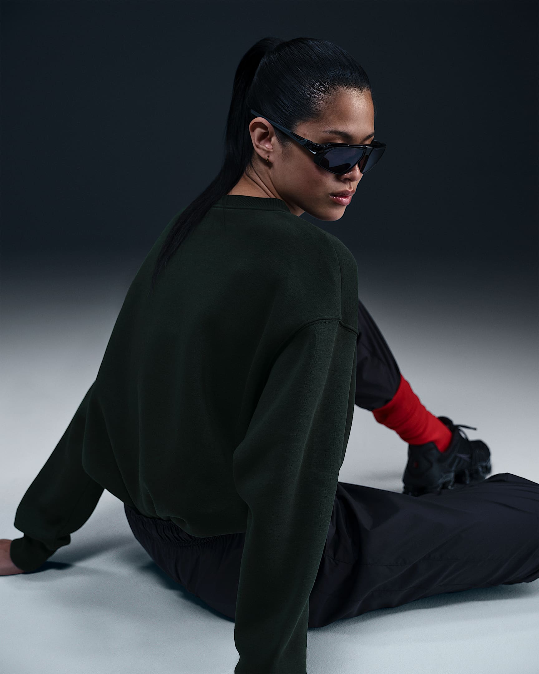 Liverpool F.C. Phoenix Fleece Women's Nike Football Oversized Crew-Neck ...