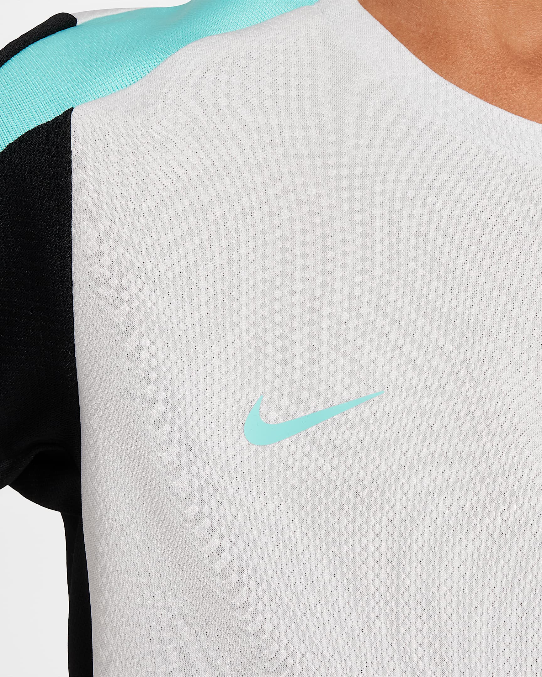 Nike Dri-FIT Strike Older Kids' Short-Sleeve Football Top. Nike IE