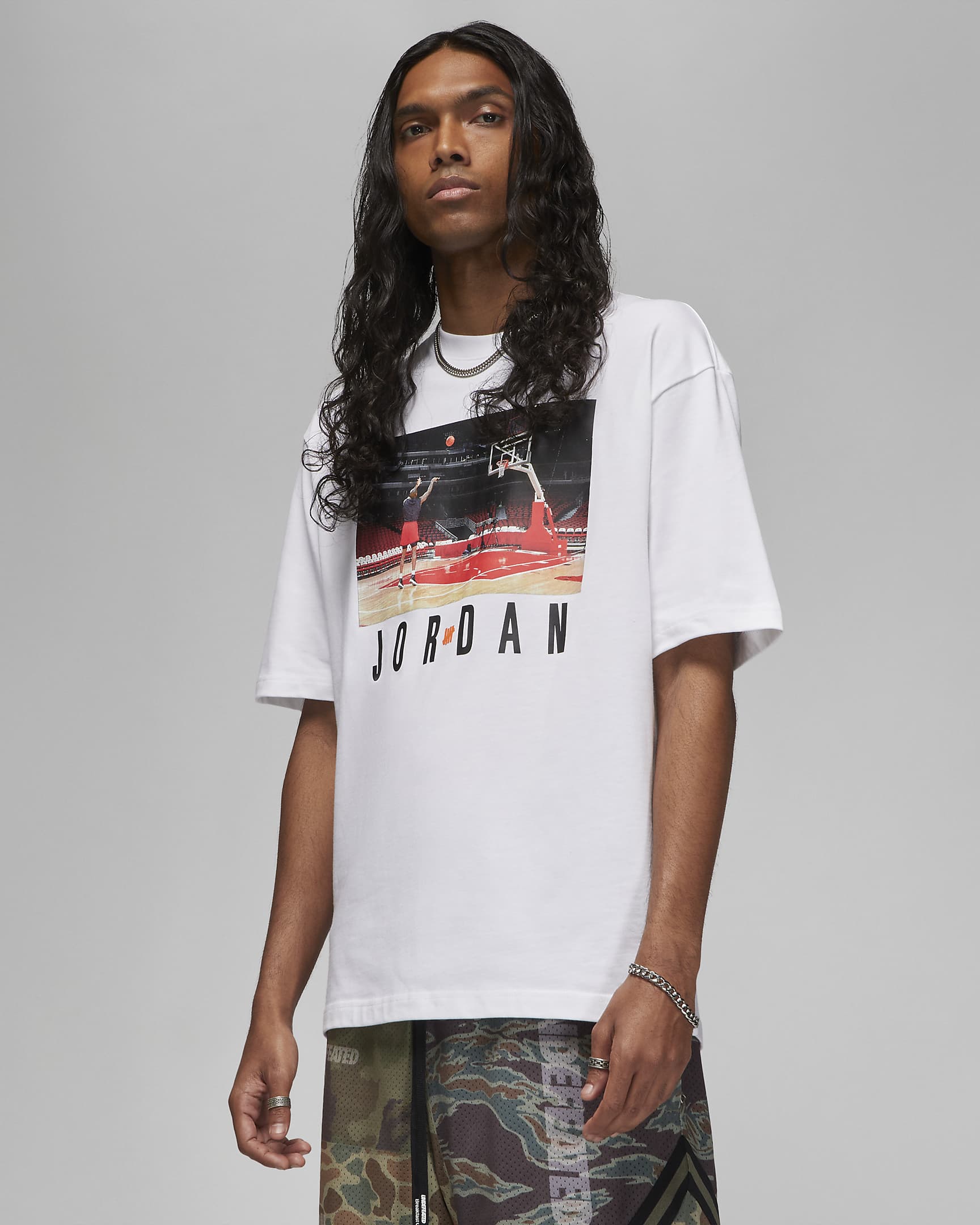 Jordan x UNDEFEATED Men's T-Shirt. Nike AE