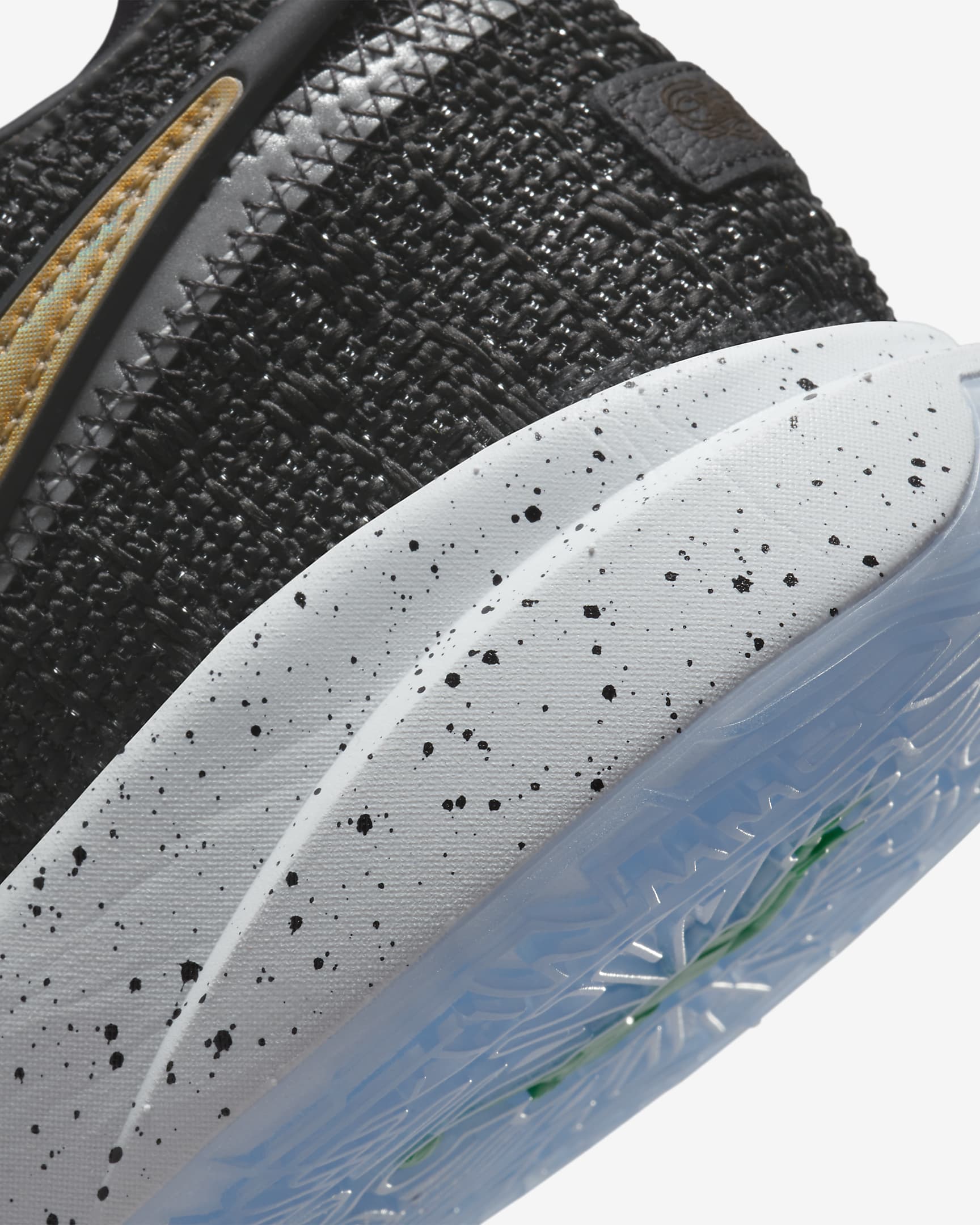 LeBron XX EP Basketball Shoes. Nike JP