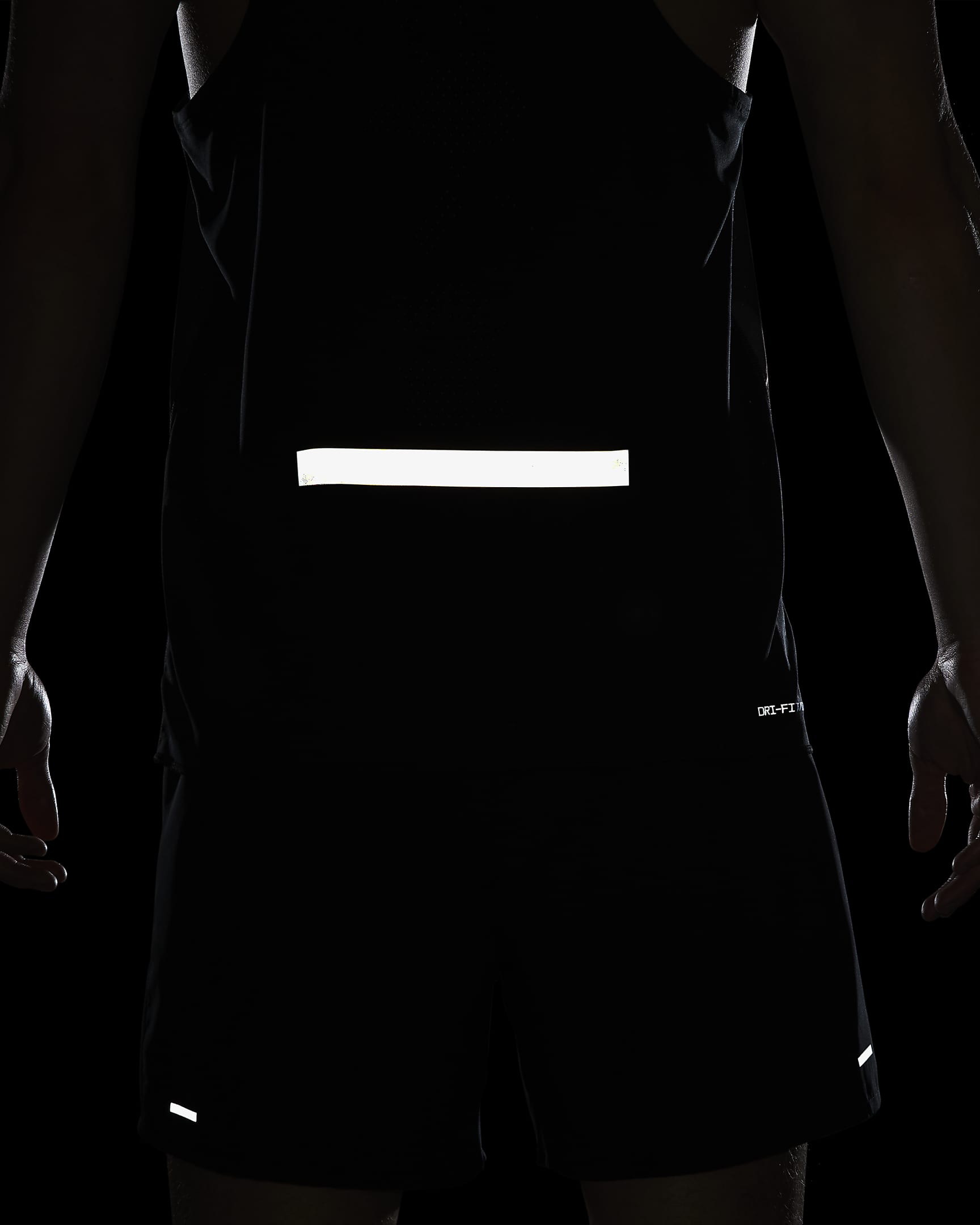 Nike Dri-FIT ADV Run Division Pinnacle Men's Running Tank. Nike SI