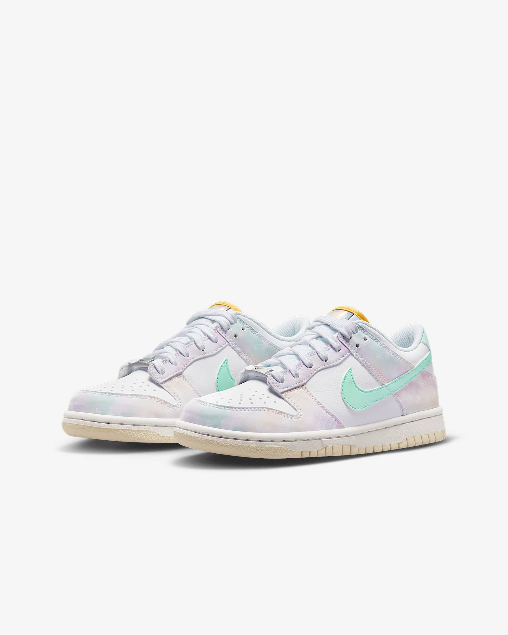 Nike Dunk Low Older Kids' Shoes. Nike SG