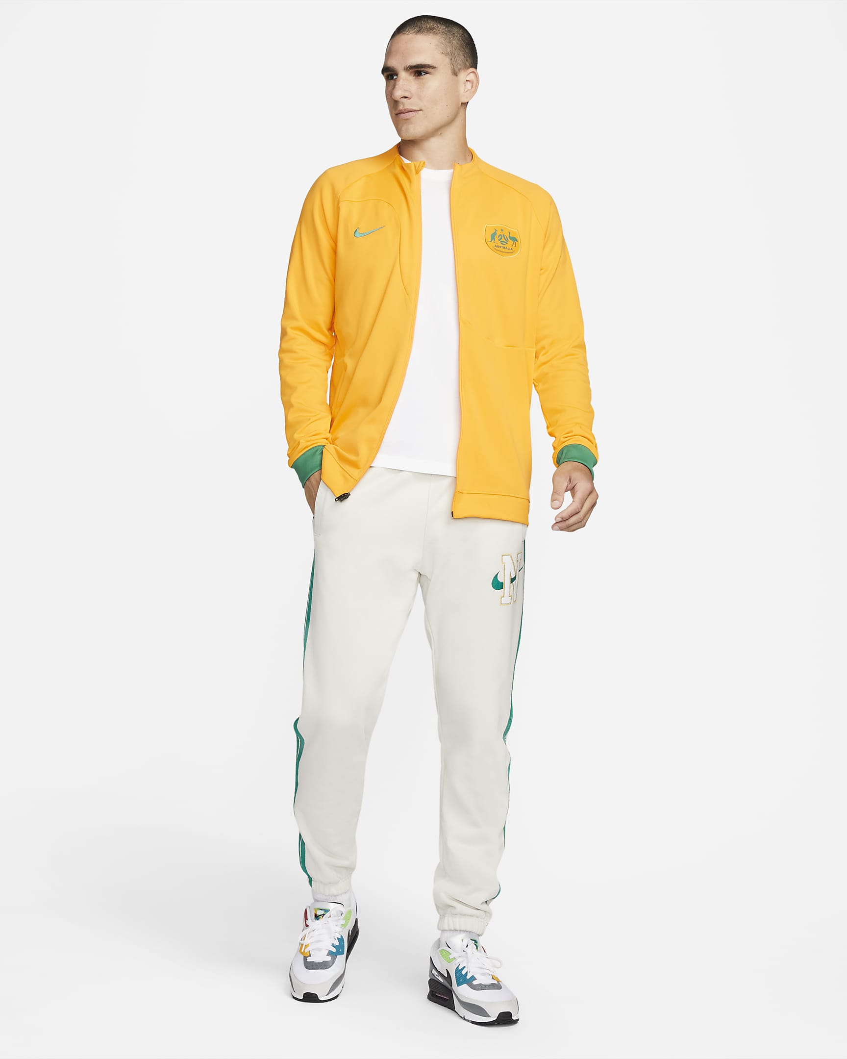 Australia Academy Pro Men's Knit Football Jacket. Nike UK