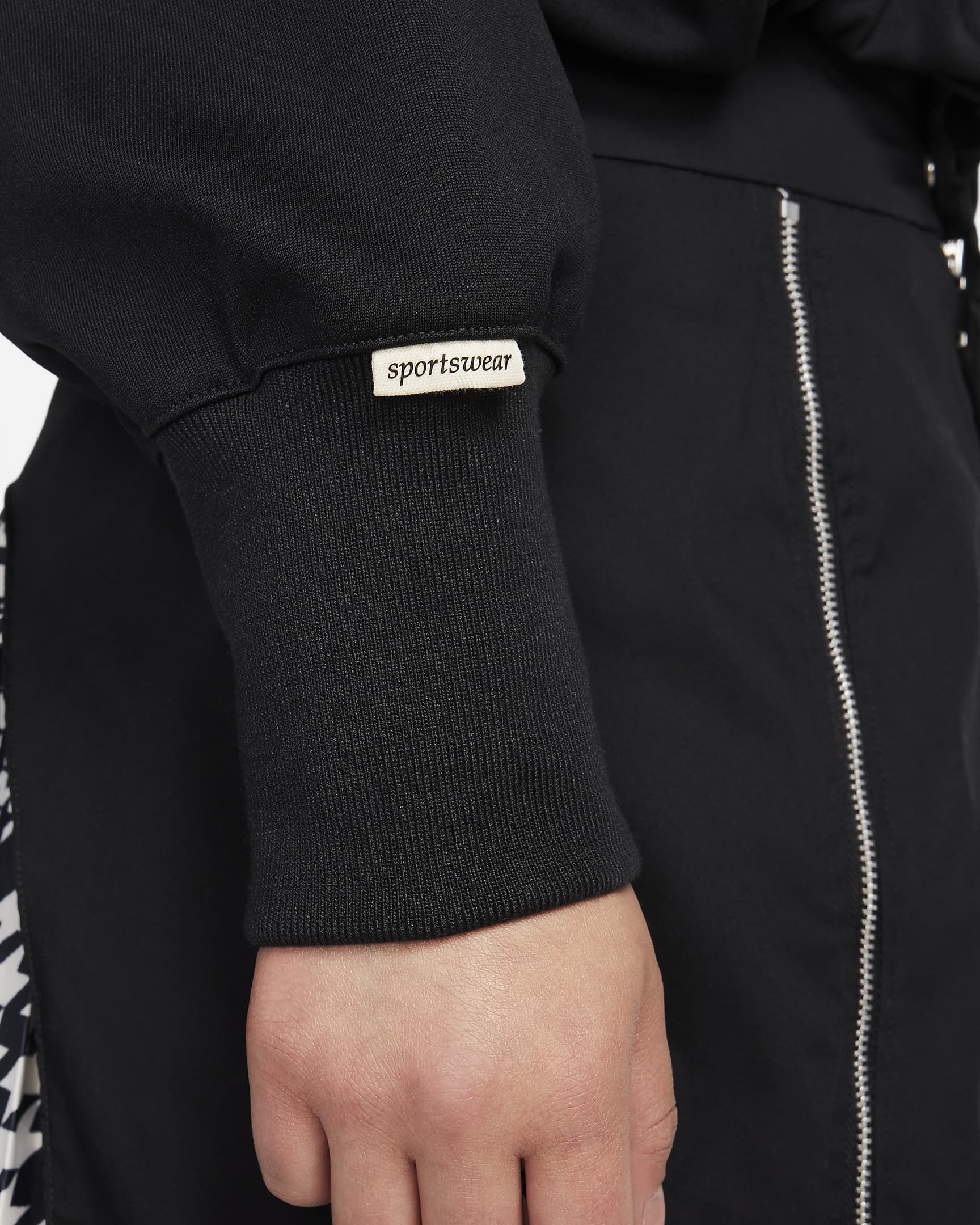 Nike Sportswear Collection Women's Cropped Tracksuit Jacket. Nike SG