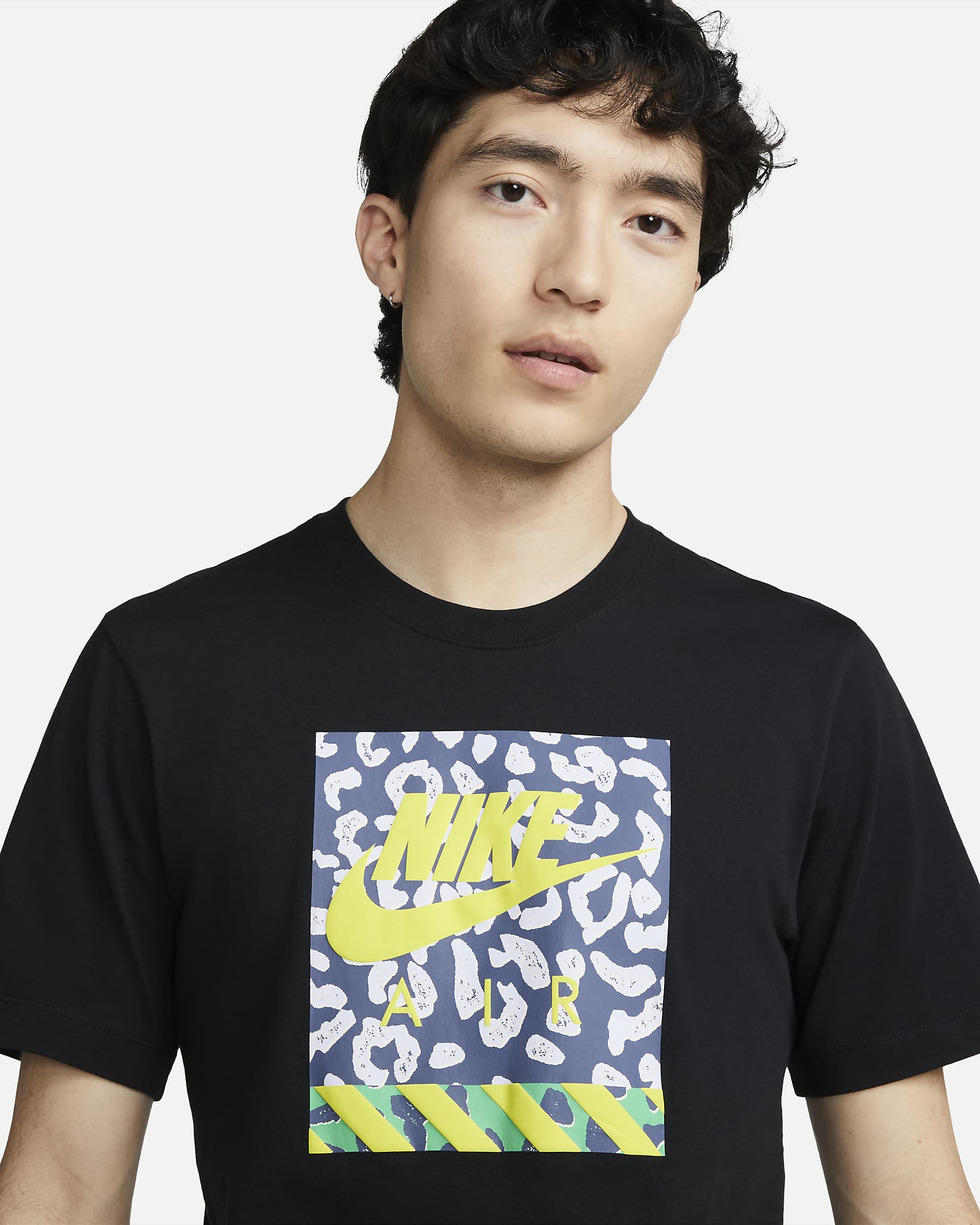 Nike Sportswear 男款 T 恤。Nike TW