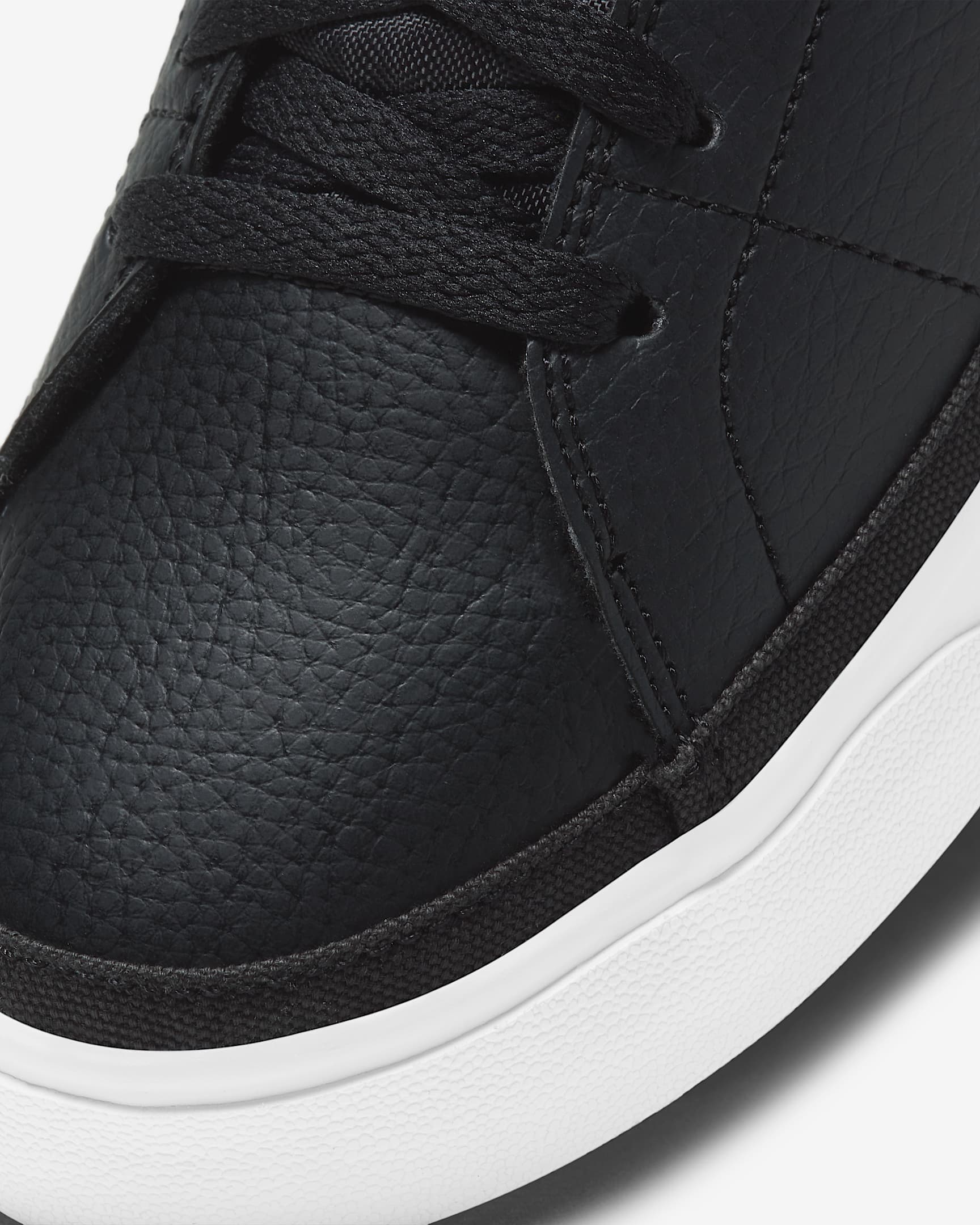 NikeCourt Legacy Women's Shoes. Nike LU